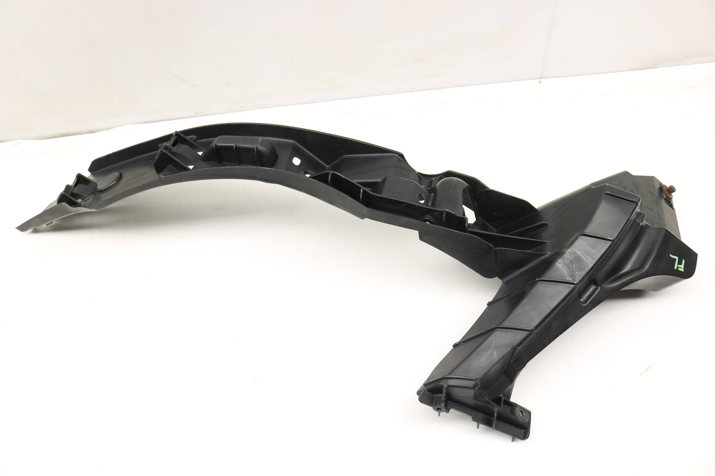 FRONT LEFT - BUMPER GUIDE / MOUNT BRACKET - VW TOUAREG - 7L6807183D