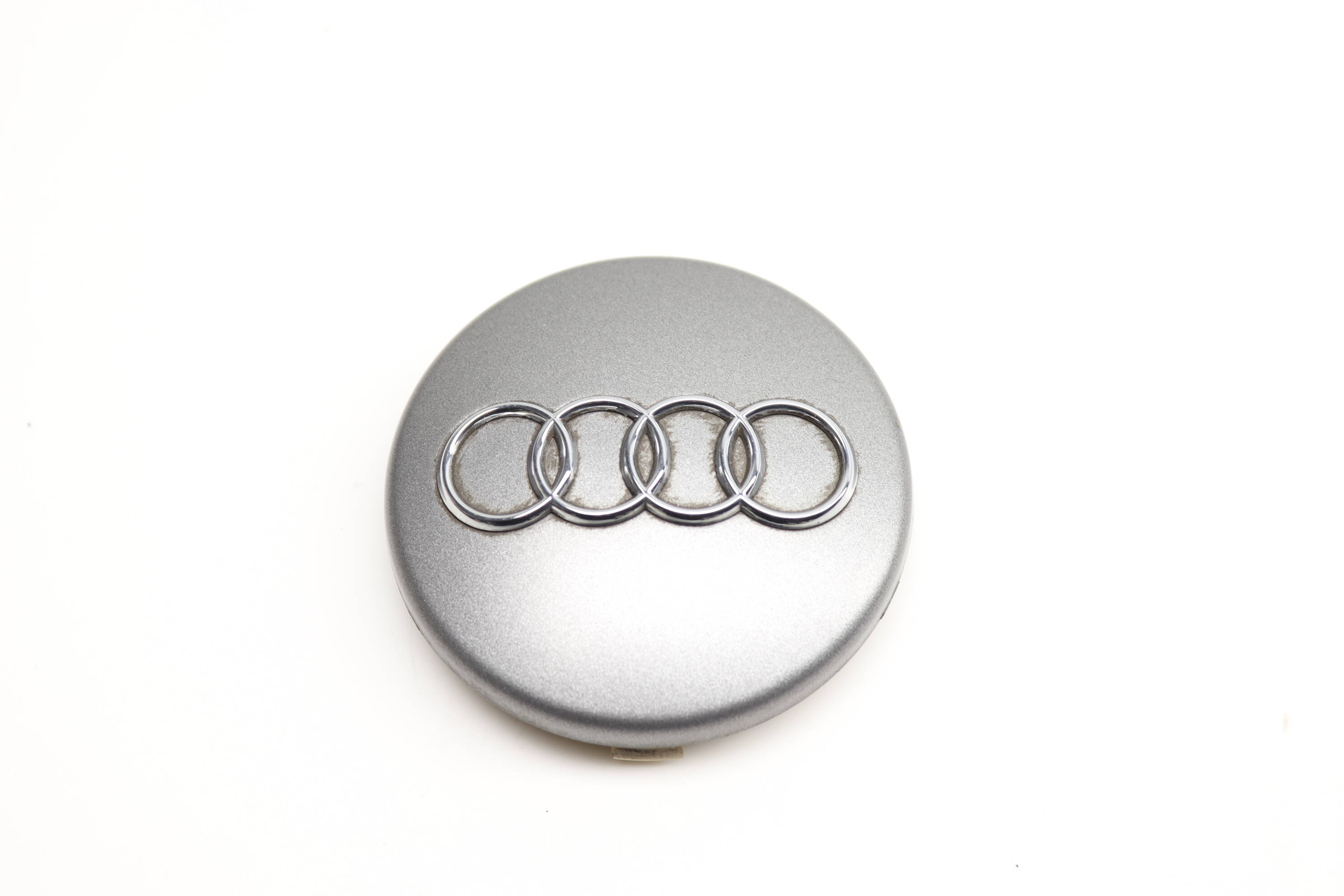 Audi Wheel Center Cap (A4, A3, A4 Quattro, A6, TT) 4B0601170