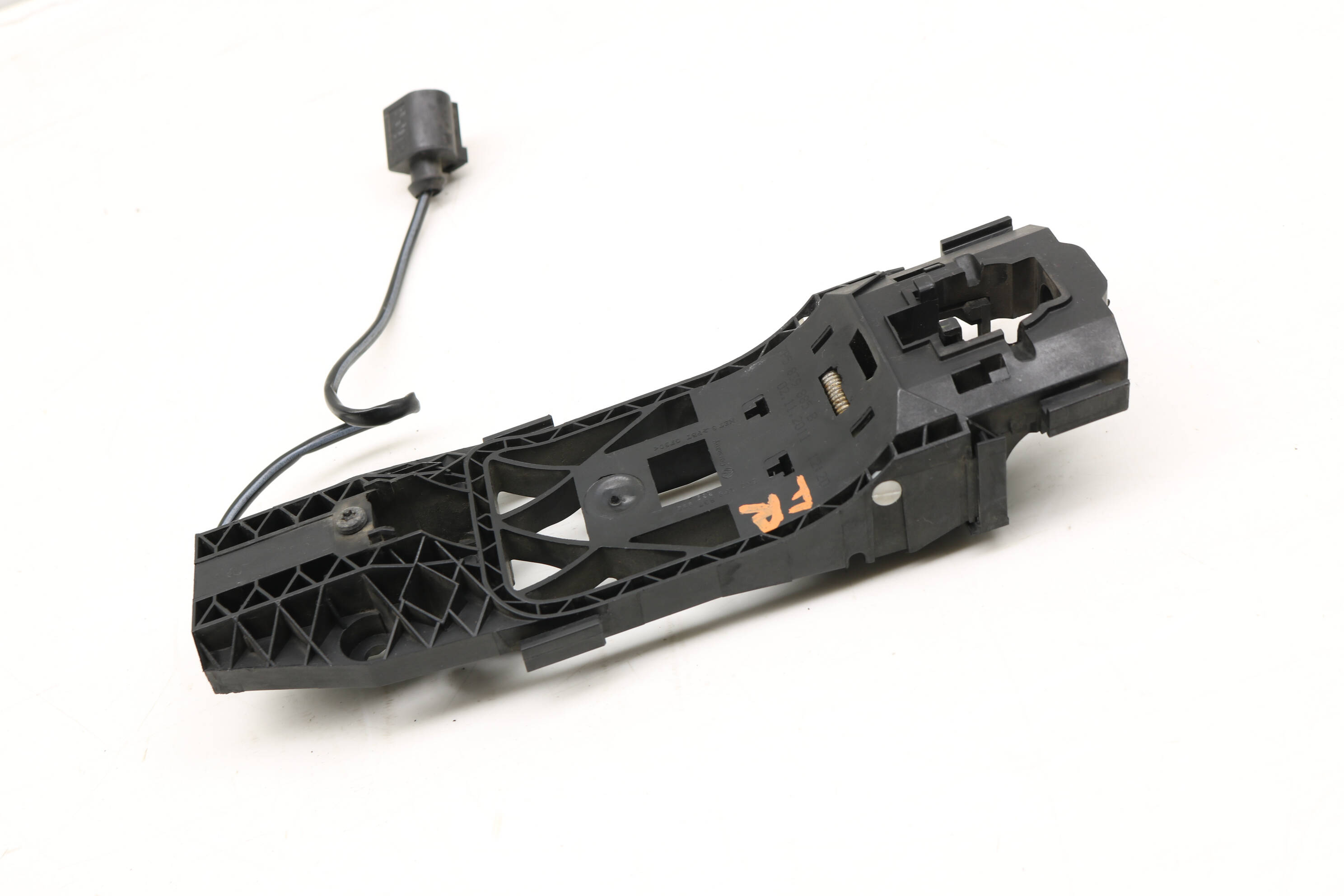 Porsche Exterior Door Handle Bracket (Cayenne) 7P5839885B