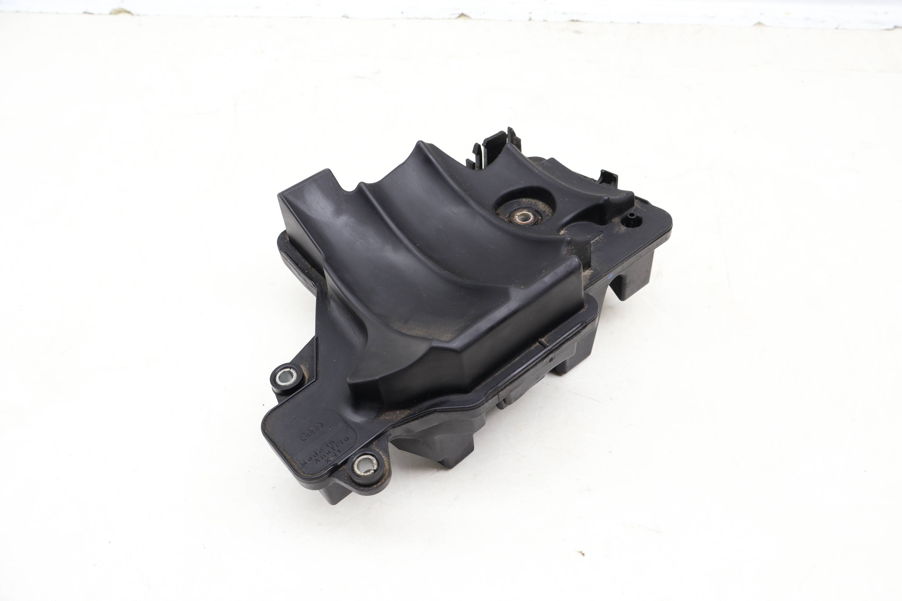Audi Vacuum Reservoir / Tank 079131541B