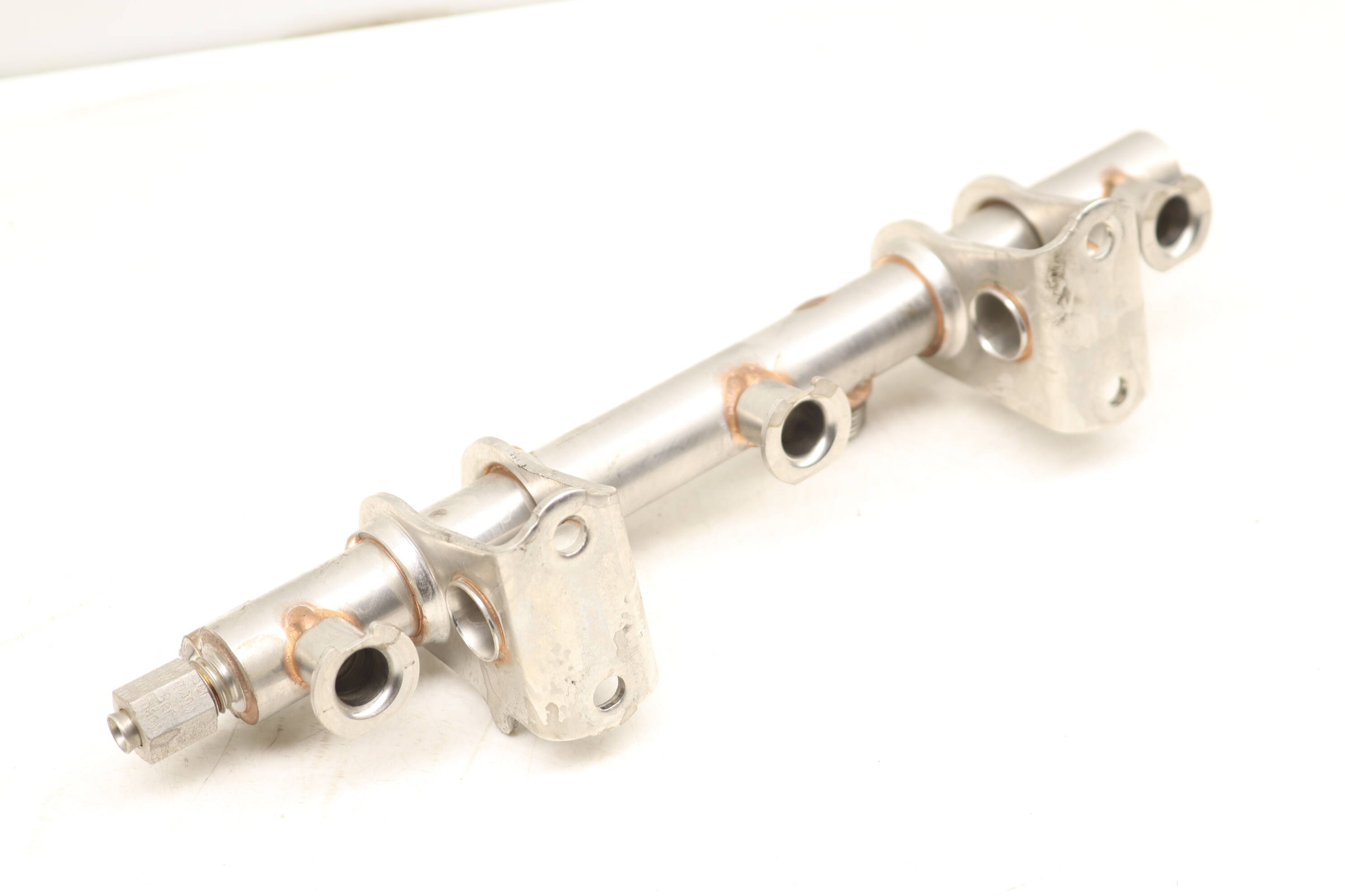 Porsche Right Fuel Rail (Cayenne, Panamera, Macan) 94611011700
