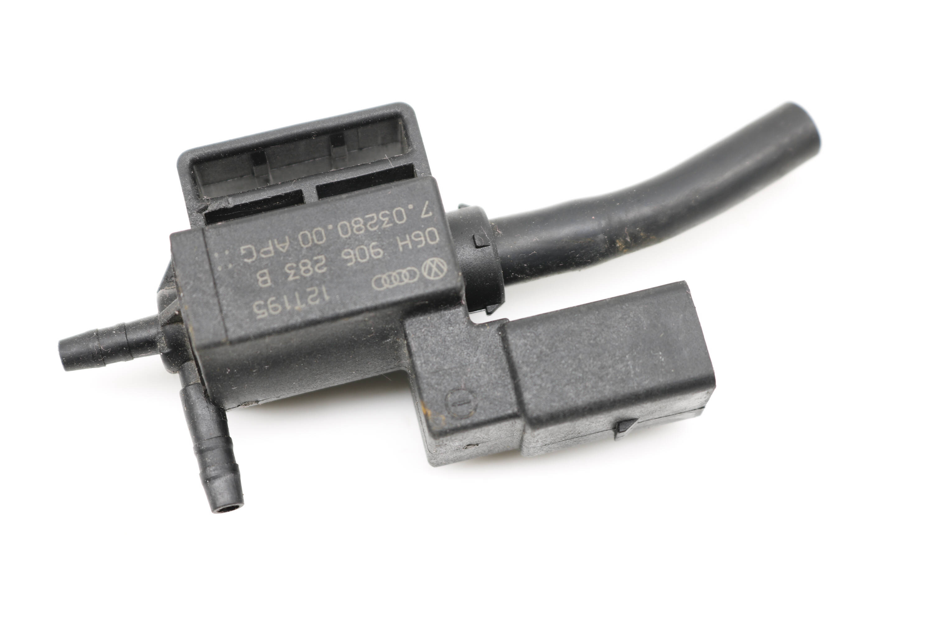 Audi Solenoid Valve (Q7, Q5, S8, A3 Quattro, RS5) 037906283D