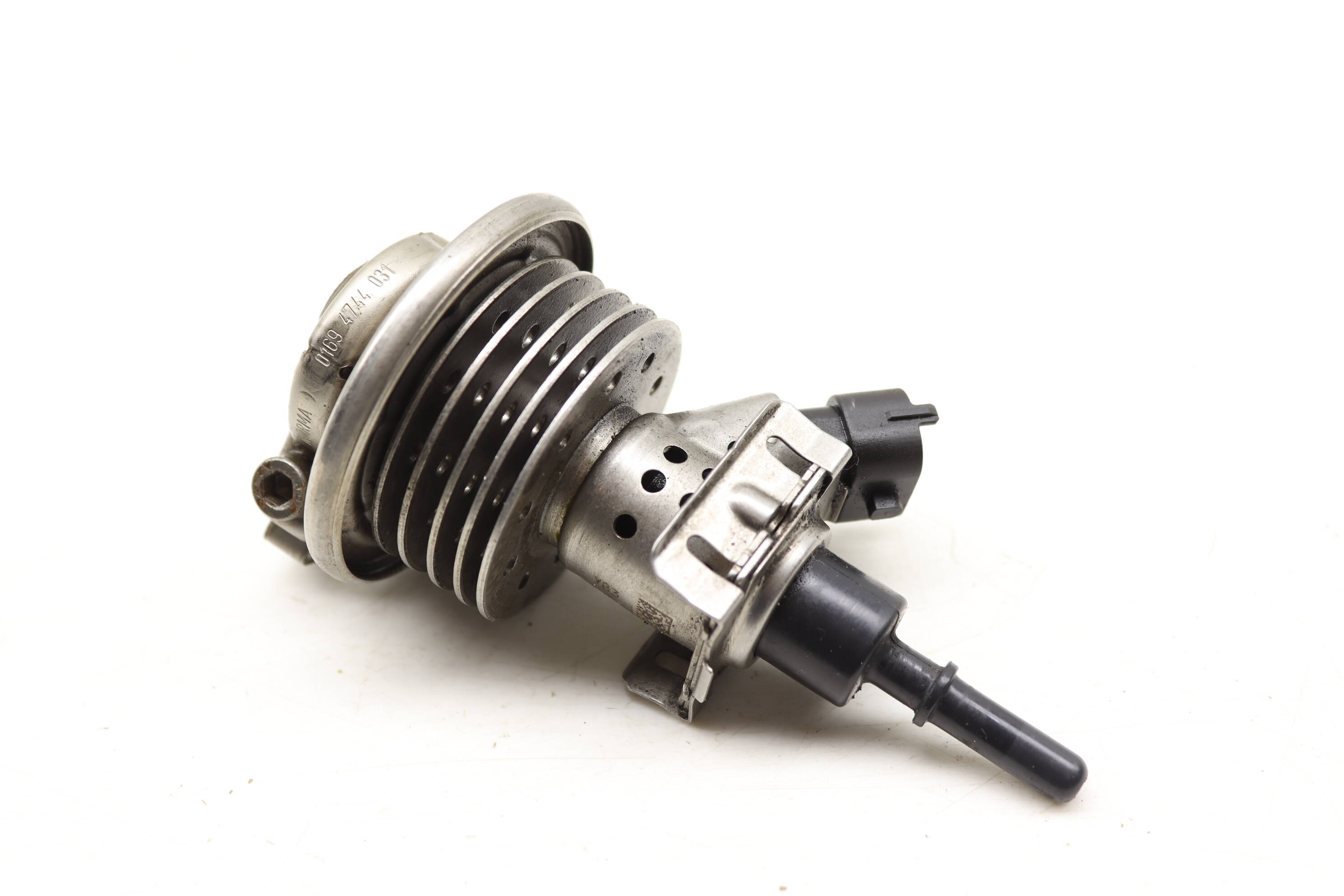 DIESEL EXHAUST FLUID TANK / DEF RESERVOIR - VW TOUAREG - 7P0131878