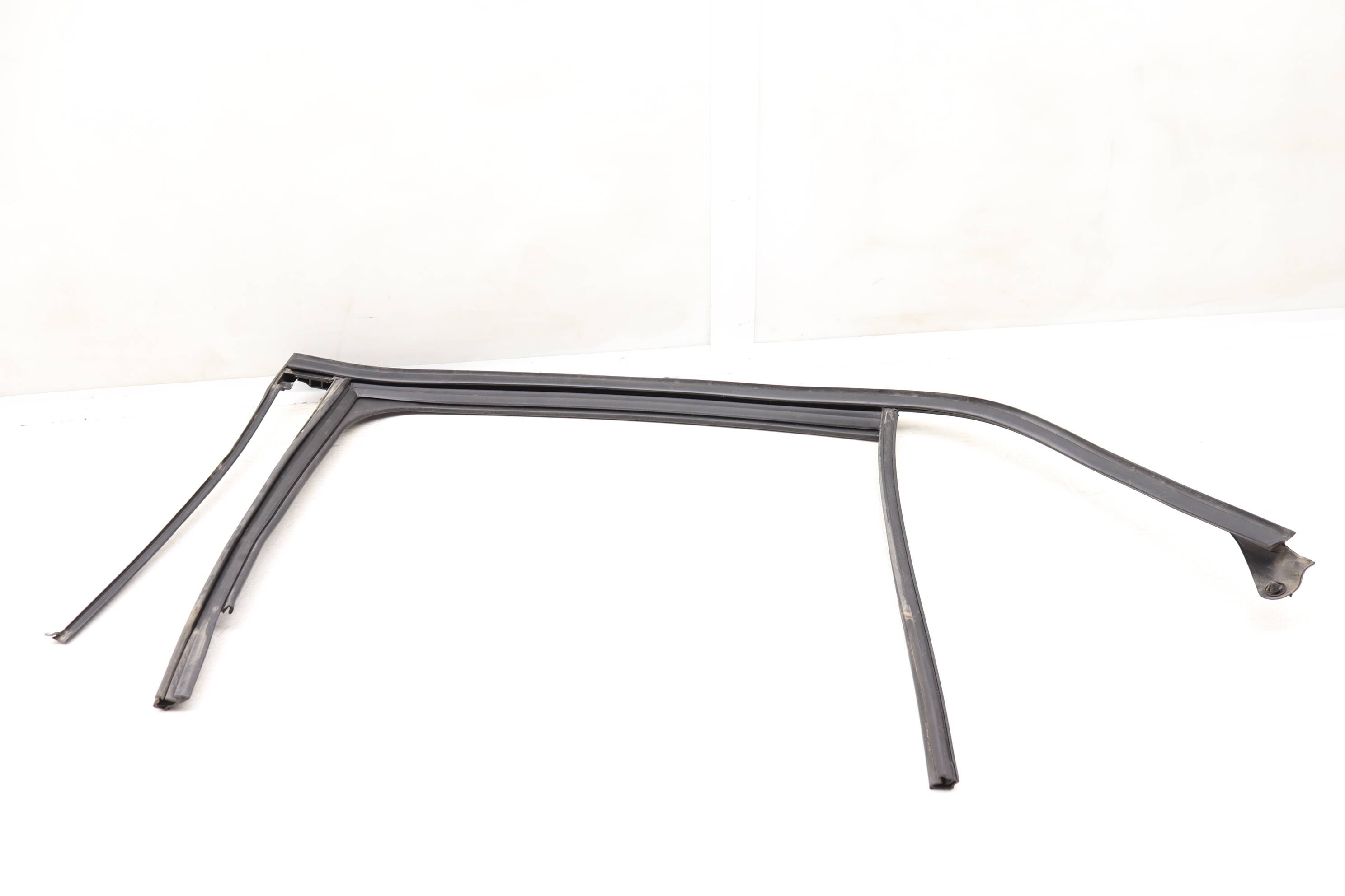 Mercedes-Benz Door Window Frame Seal / Weather Stripping