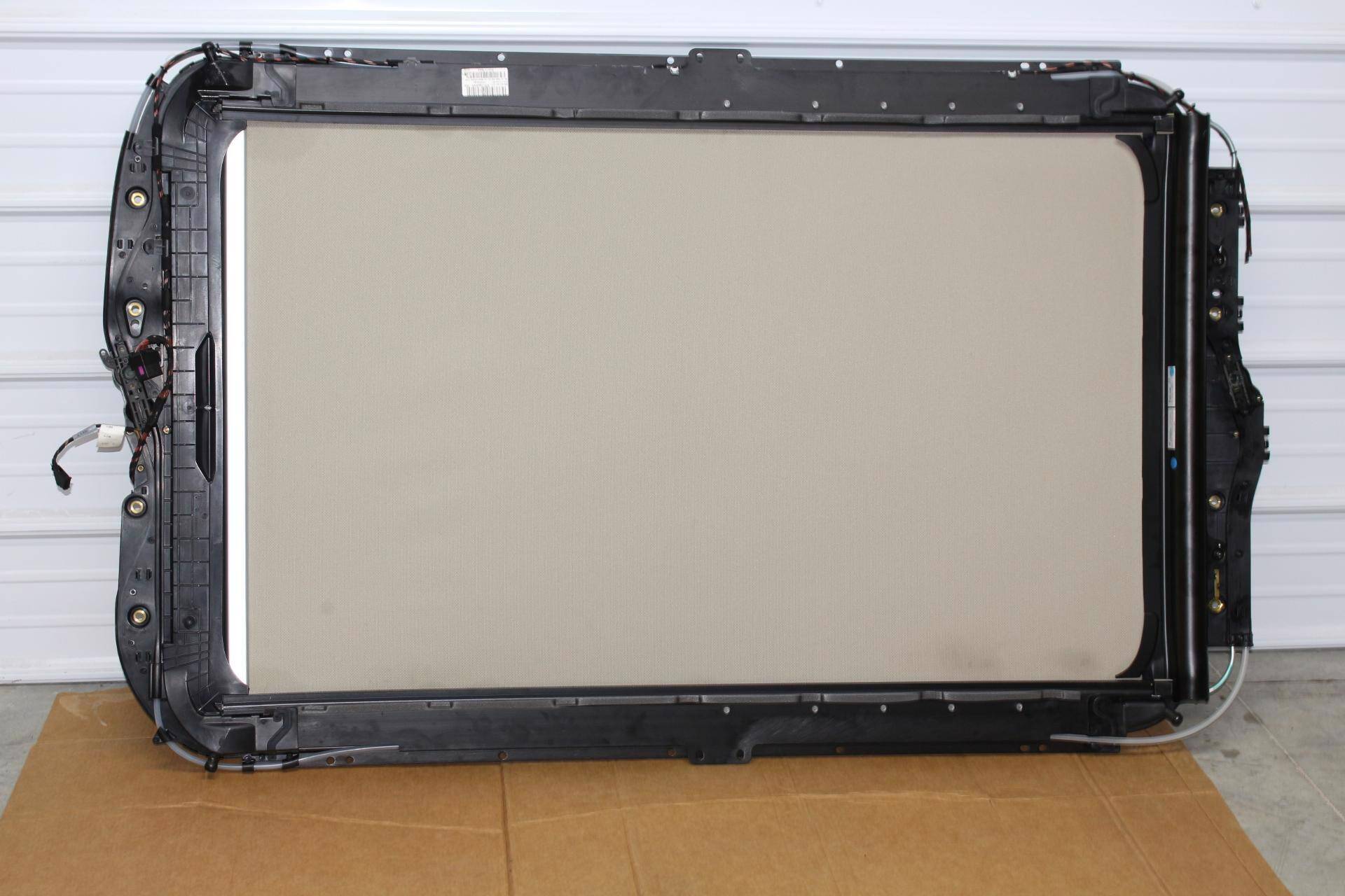 Audi Retractable Sun Roof / Sunroof Assembly (Q5) 8R0877049A