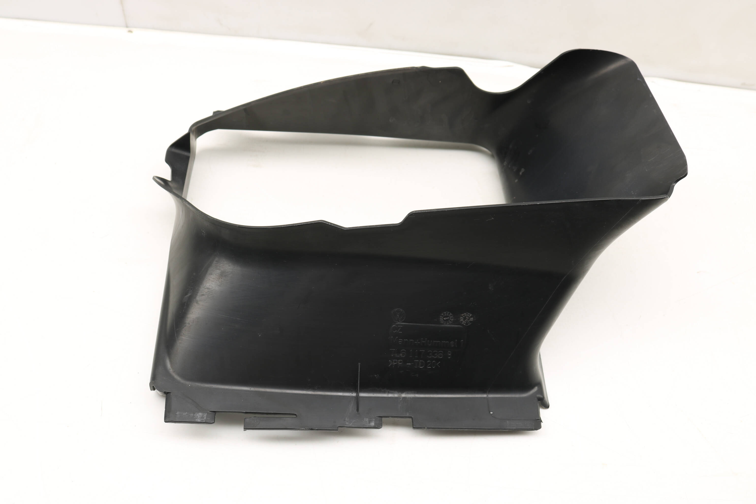 RIGHT - TURBO INTERCOOLER AIR GUIDE / DUCT - VW TOUAREG - 7L6117336B