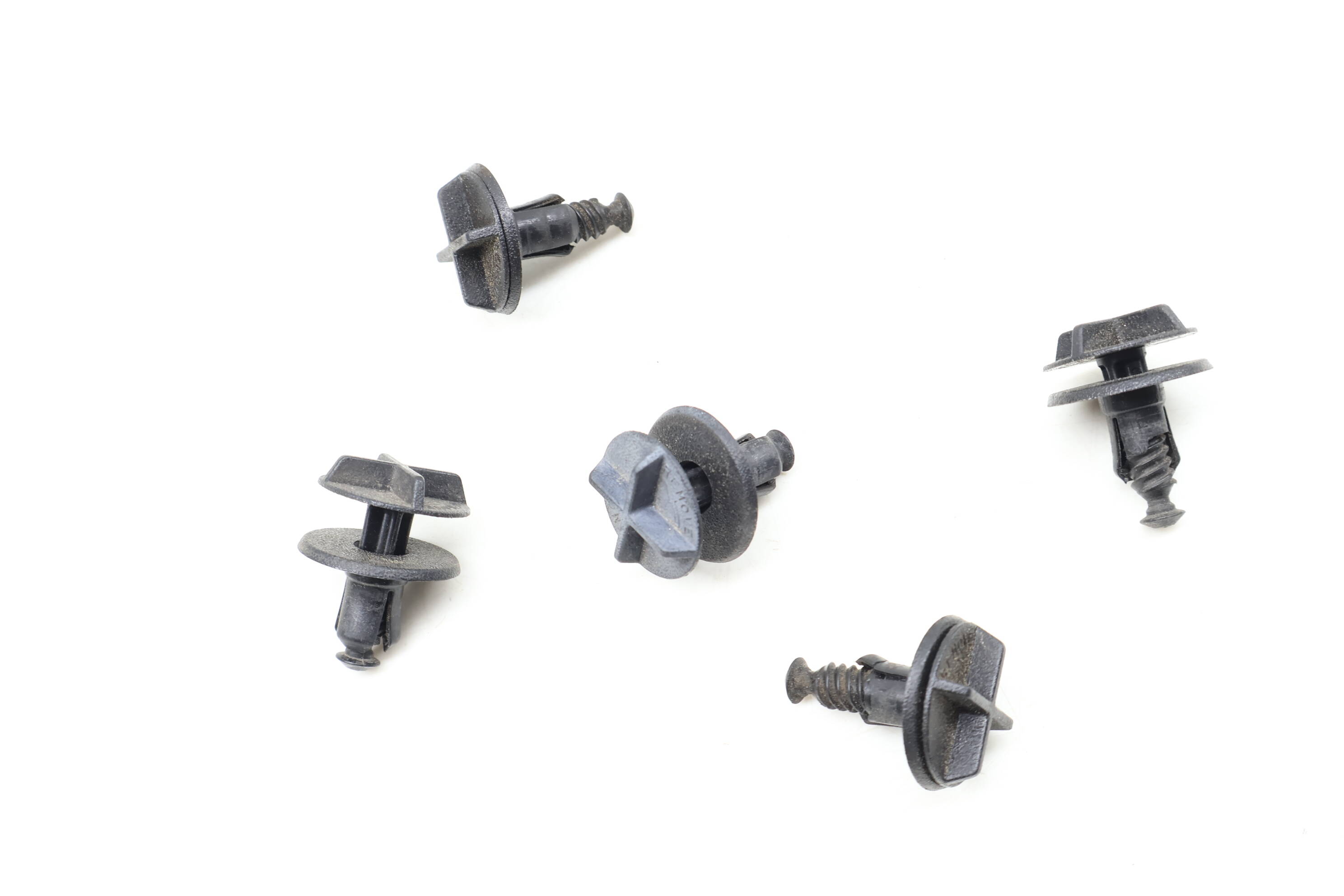 Land Rover Windshield Cowl / Rain Tray Clip Set (5) LR024316