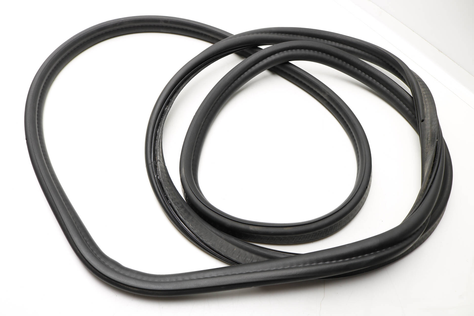 BMW Trunk Lid Seal / Weather Stripping 51767204298