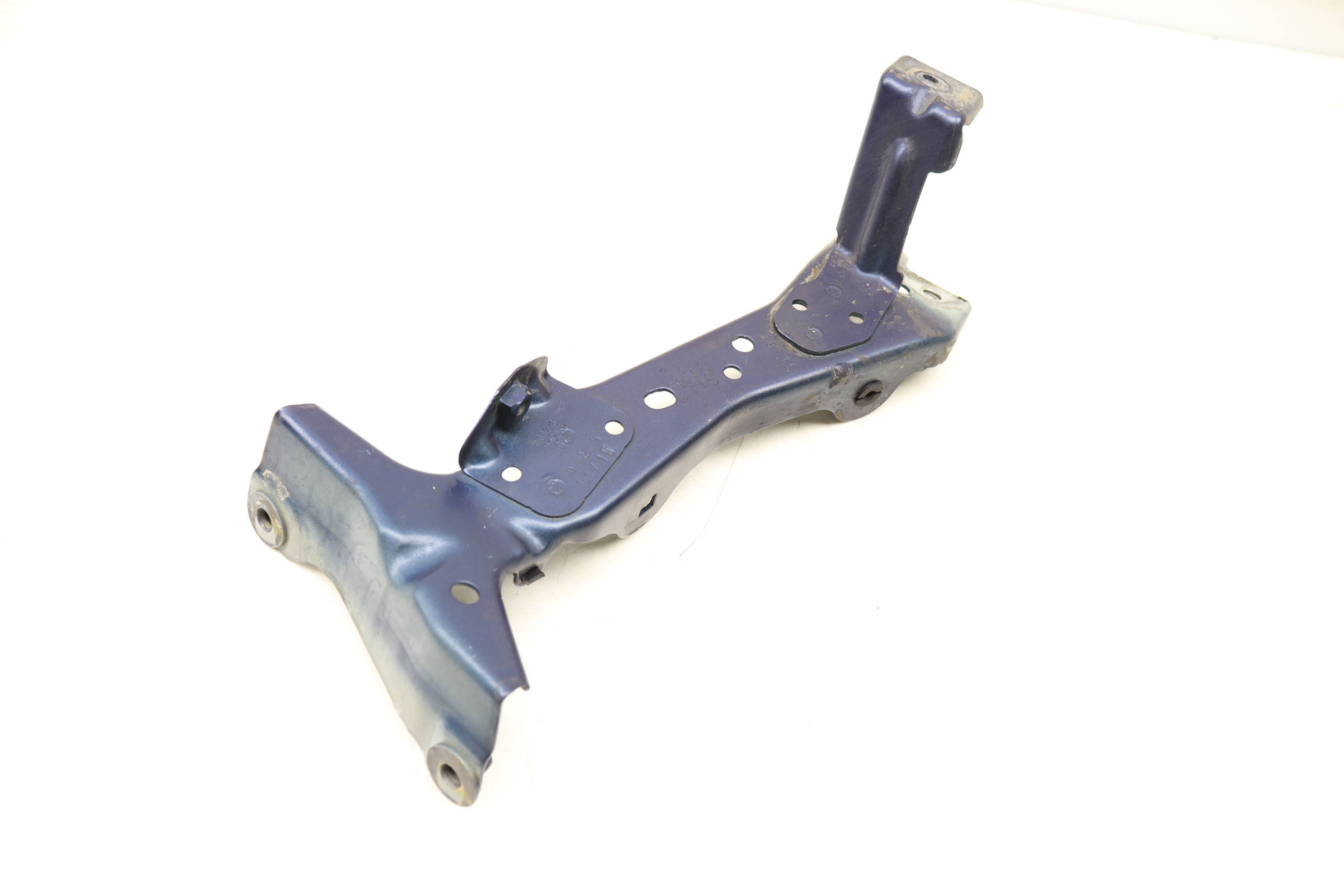 Audi Left Fender Mount / Bracket 8V0821135A