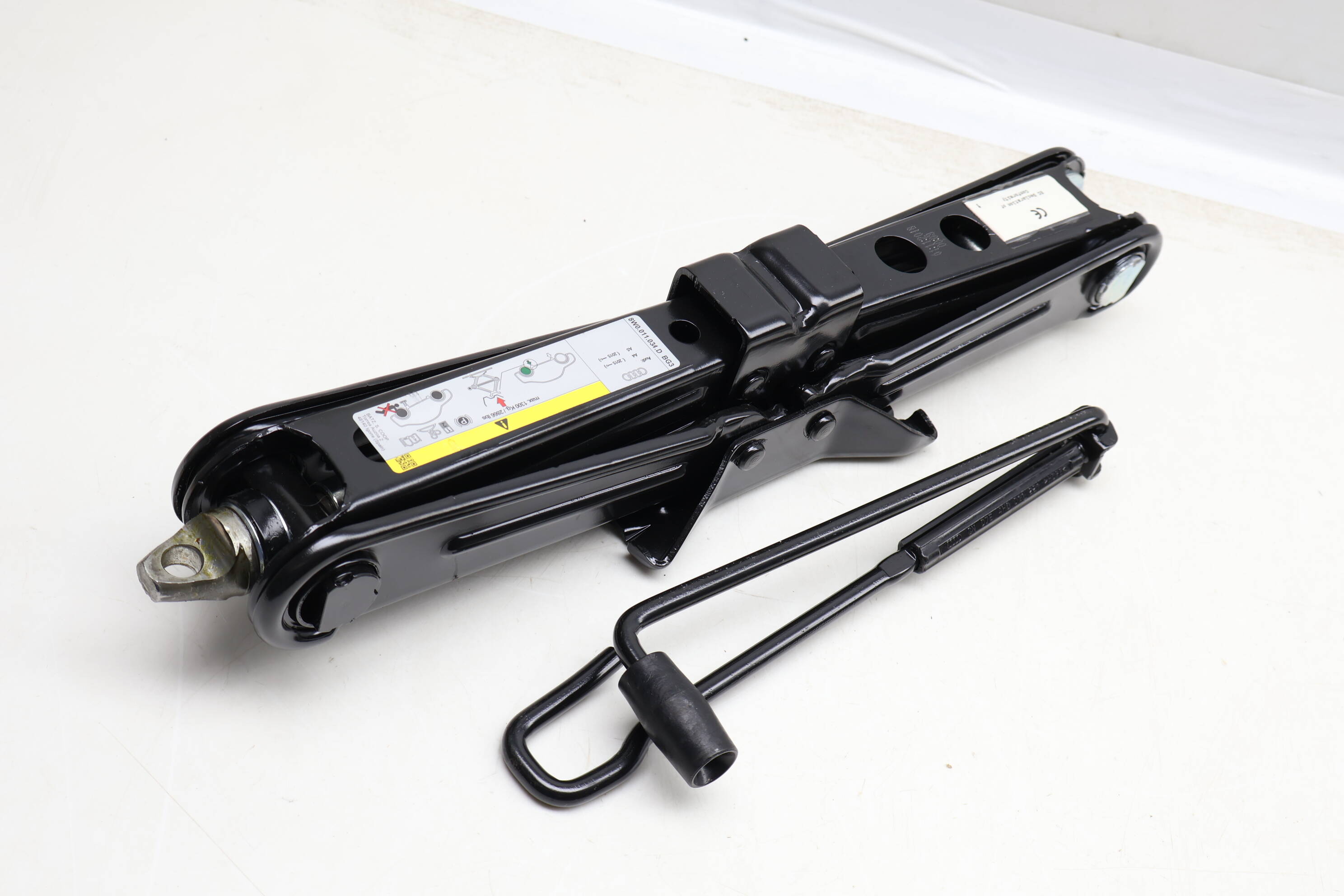 Audi Jack (S4, A4, A5 Sportback, A5, A5 Quattro) 8W0011031D