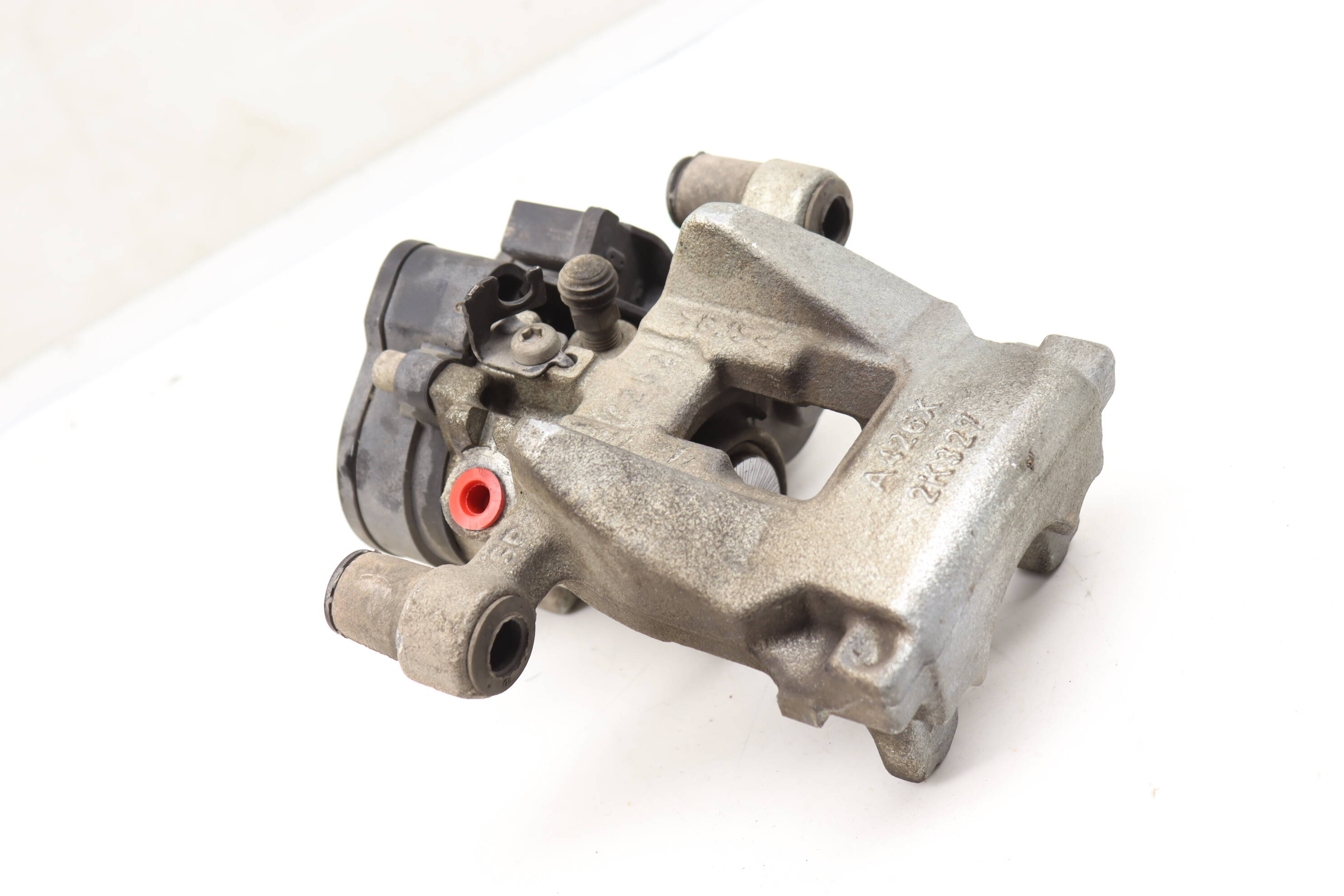 Land Rover Rear Right Brake Caliper LR113711