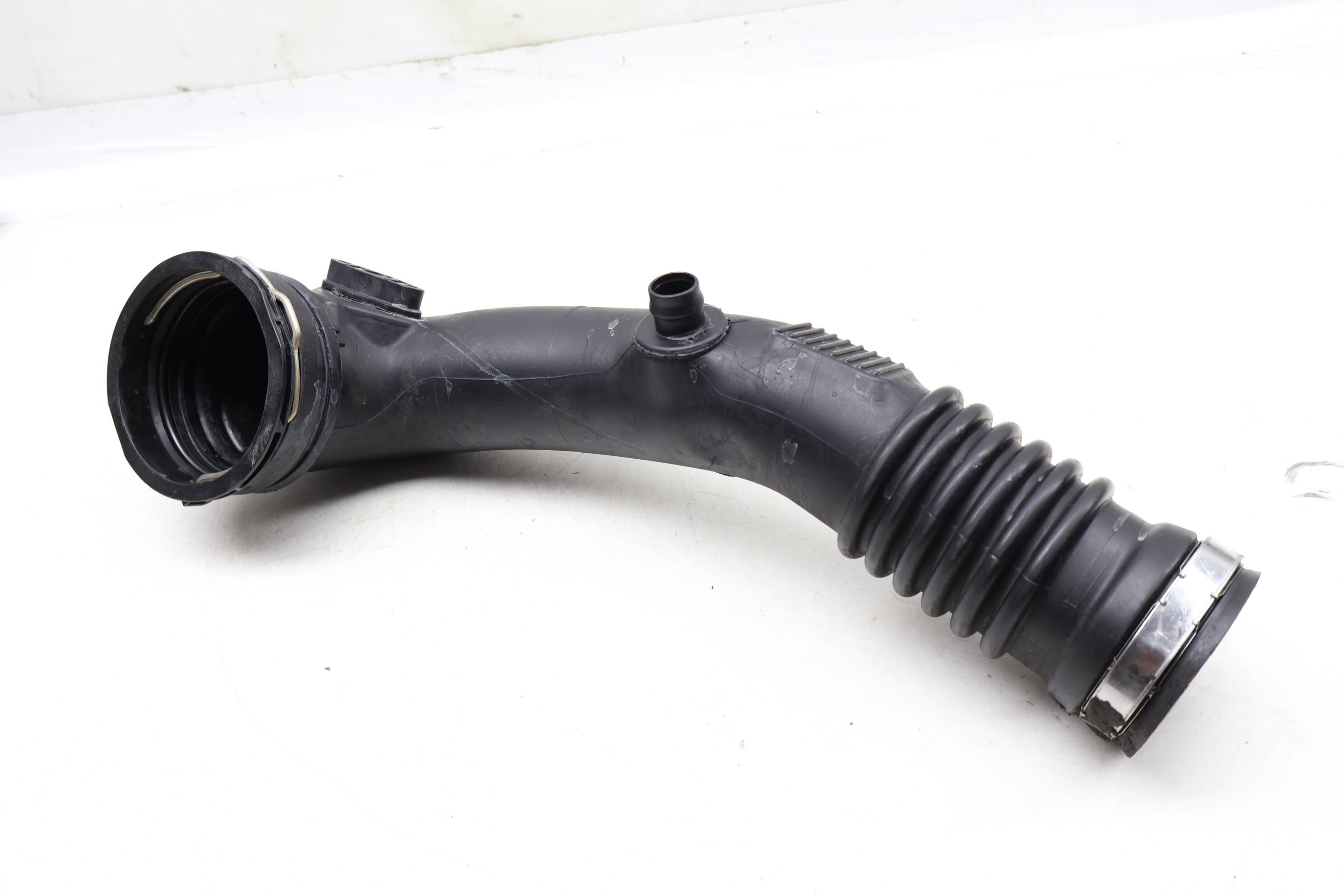 BMW Air Intake Duct / Tube 13718626487