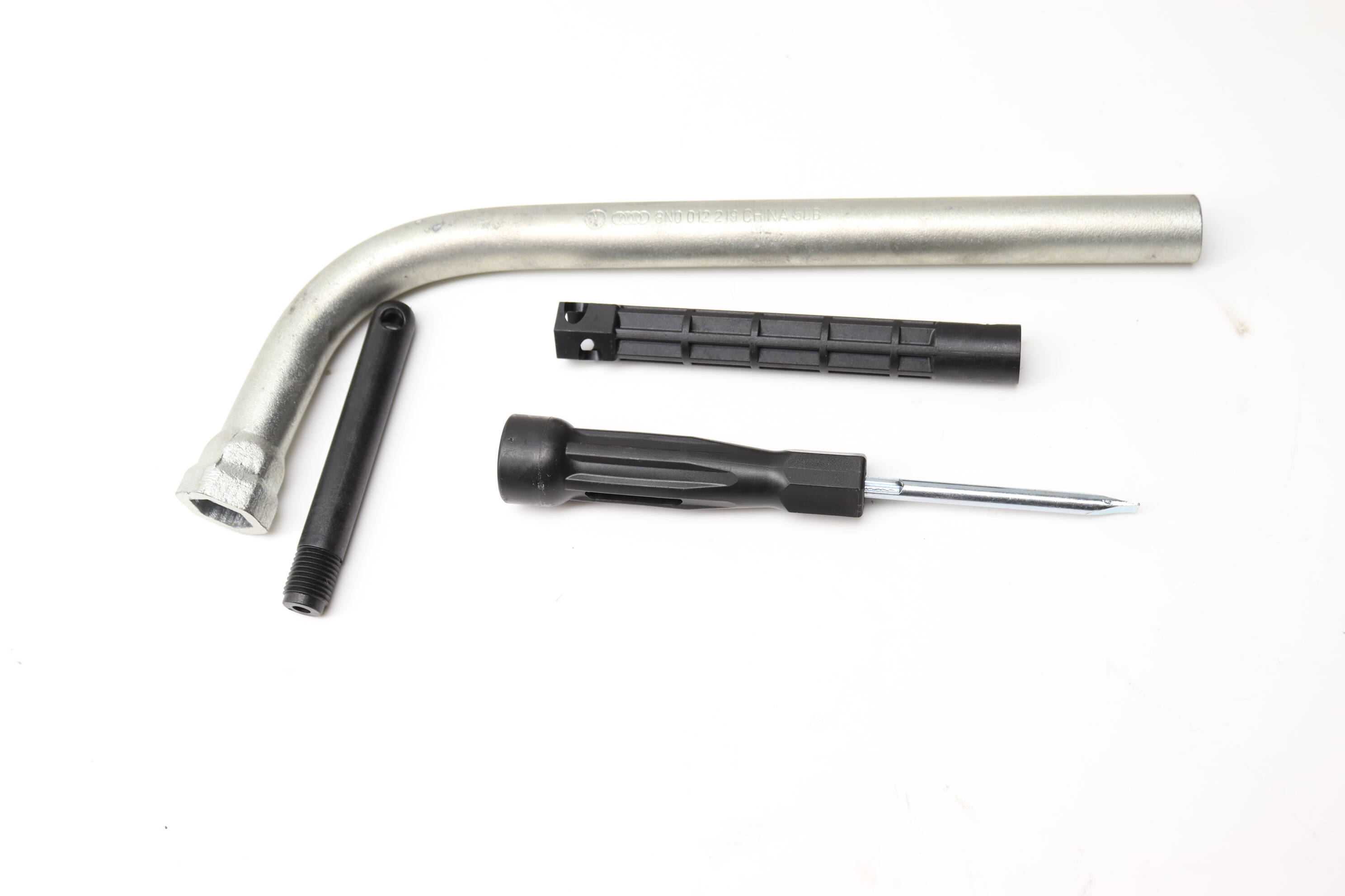 Audi Tool Kit (A4, Q5, A5 Quattro, SQ5, A6 Quattro) 8R0012115A