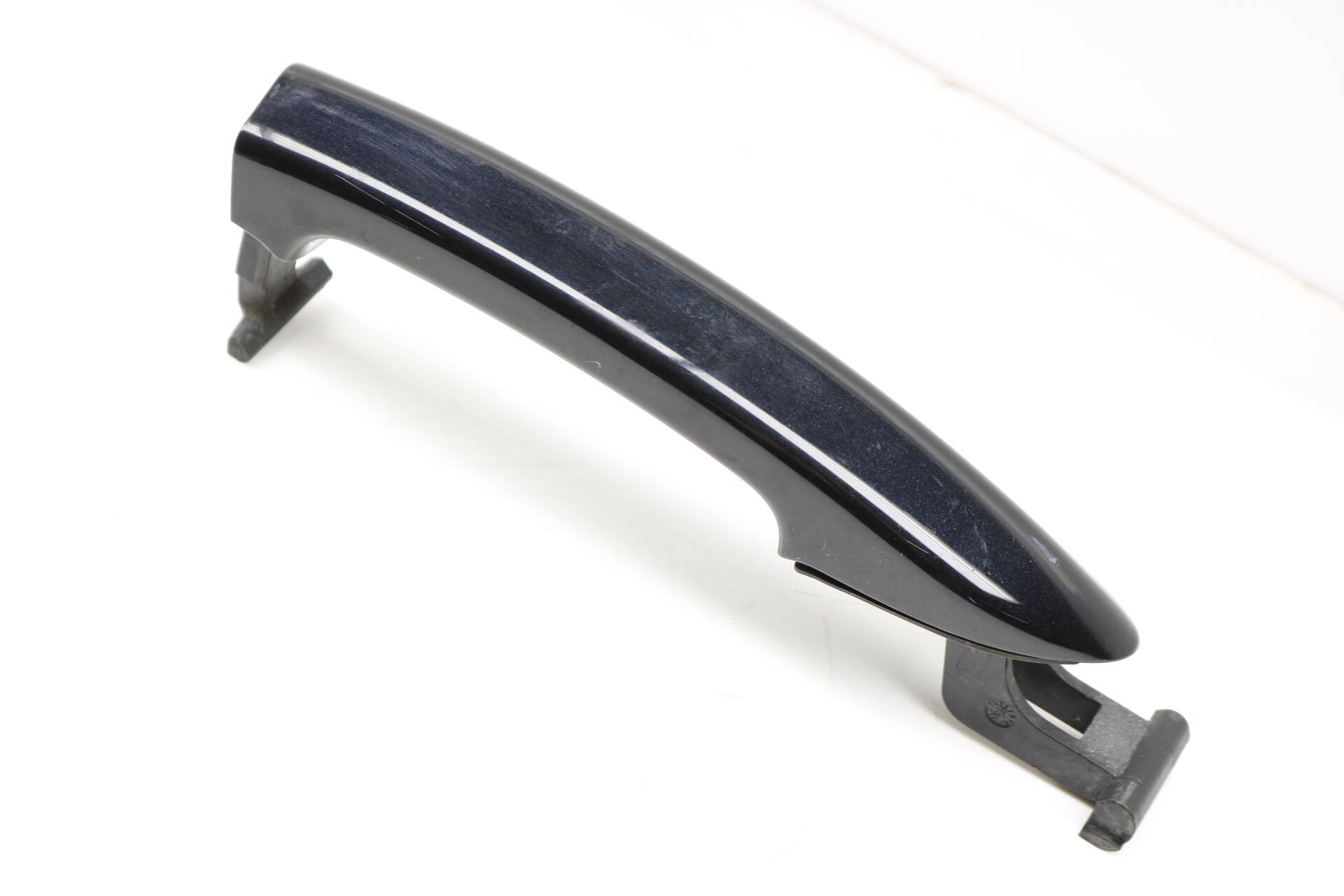 VW Right Exterior Door Handle Bracket (Passat) 3C0837886J