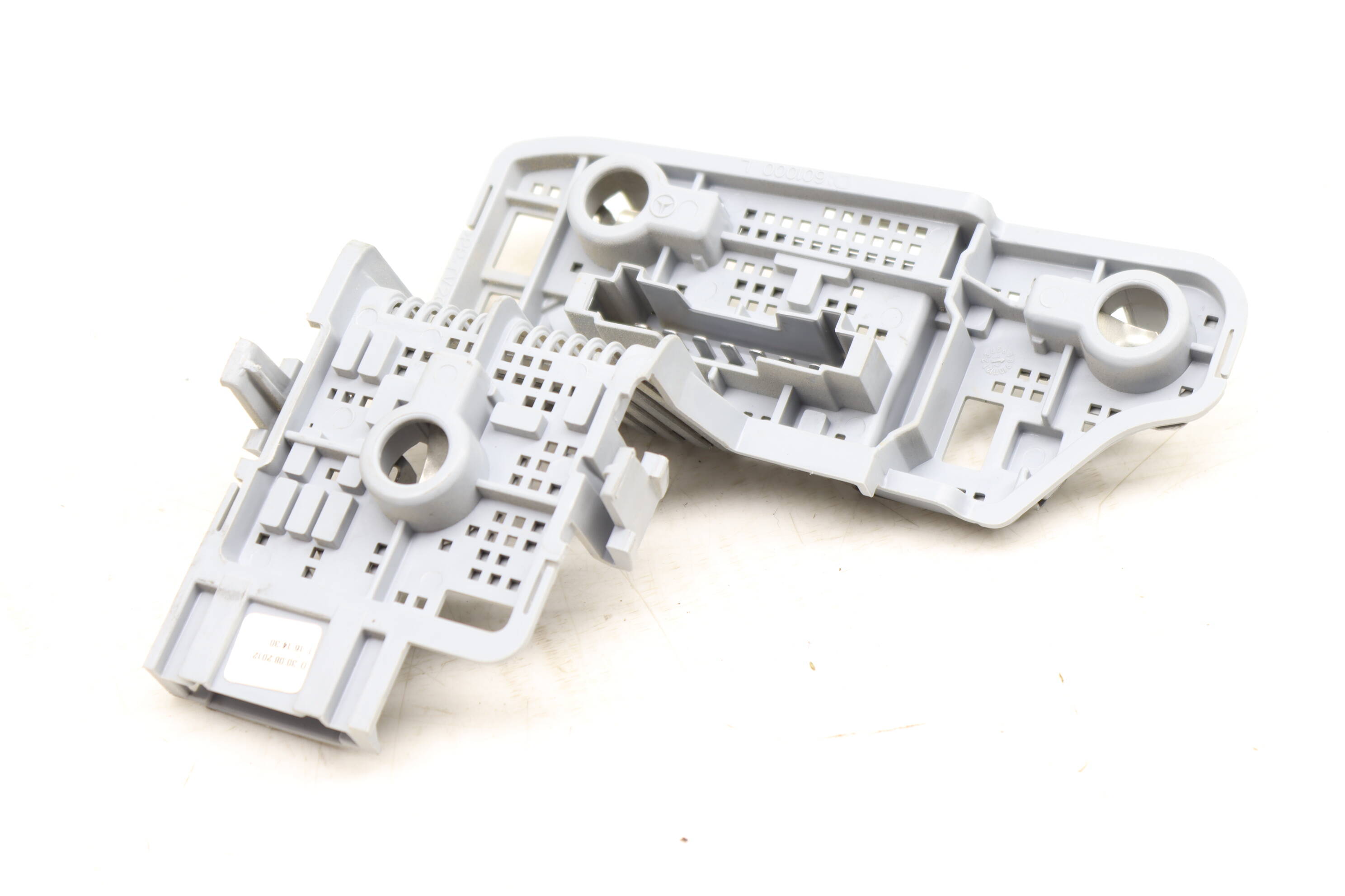 LEFT - TAIL LIGHT BULB HOLDER / SOCKET - MERCEDES-BENZ C230 C250 C280