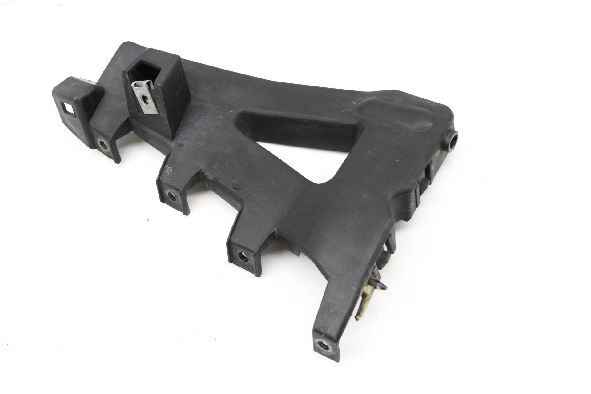 FRONT RIGHT - BUMPER GUIDE / BRACKET - AUDI A4 S4 - 8H0807284