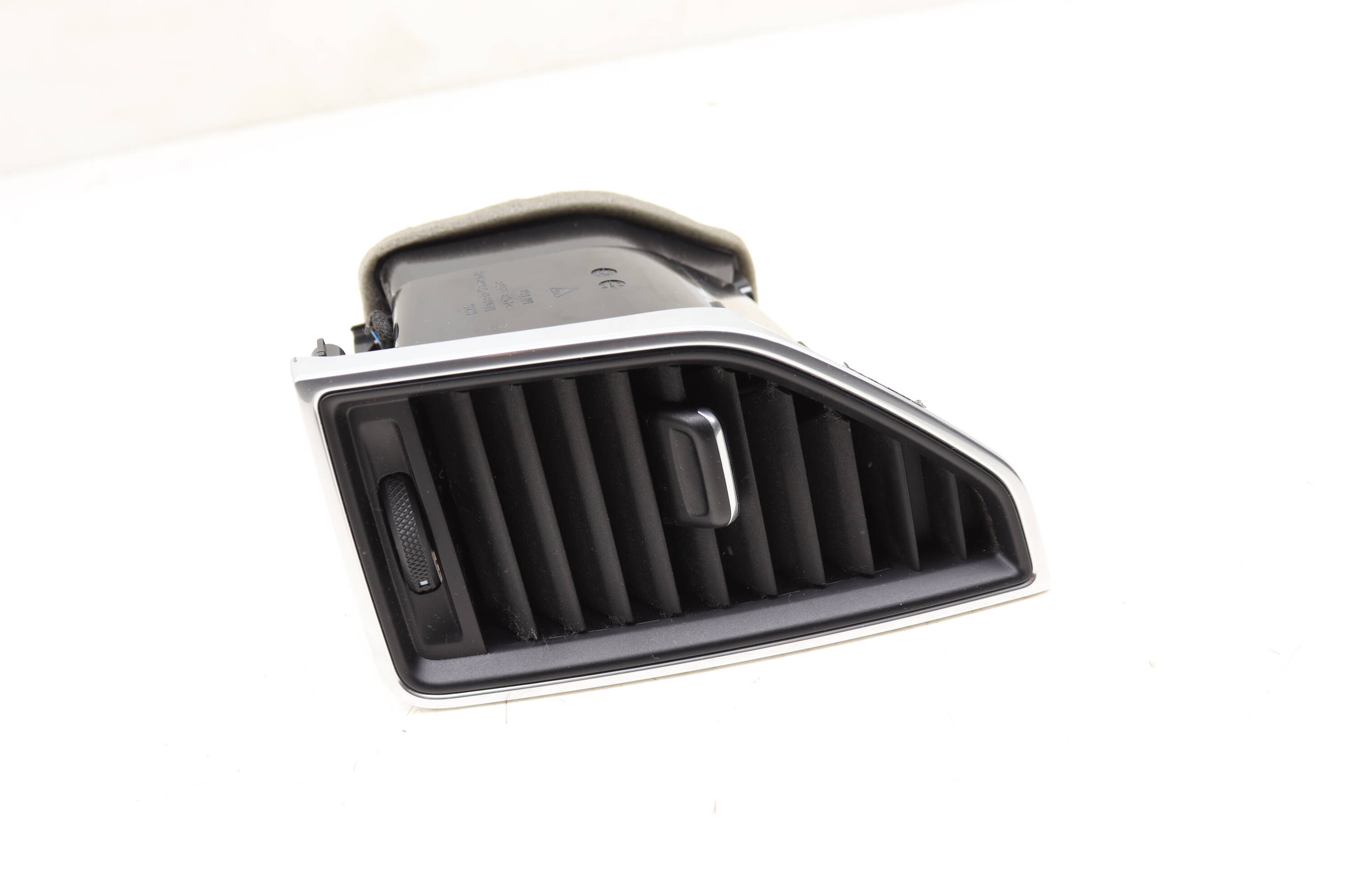 Porsche Right Center Dash Air Vent (Macan) 95B819202E