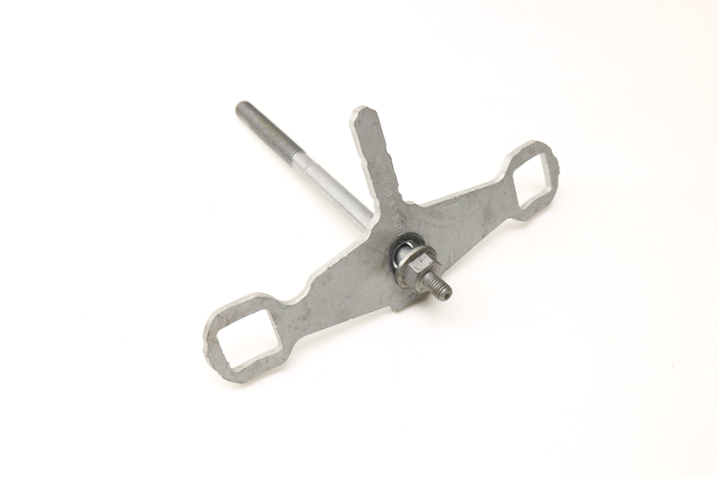 BMW Fuel Injector Bracket 13647599878