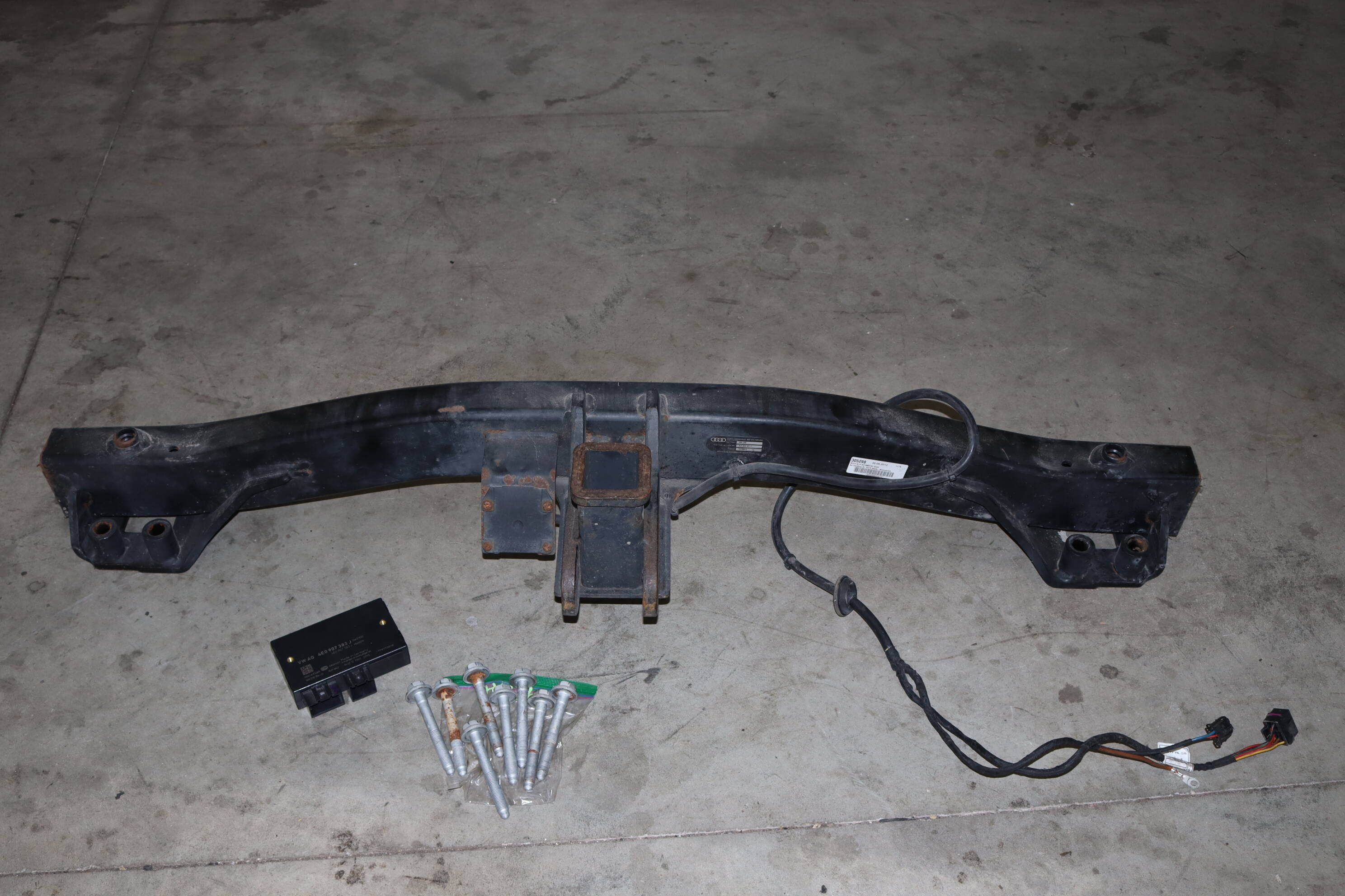 Audi Rear Bumper Reinforcement / Trailer Hitch Kit 4L0803921F