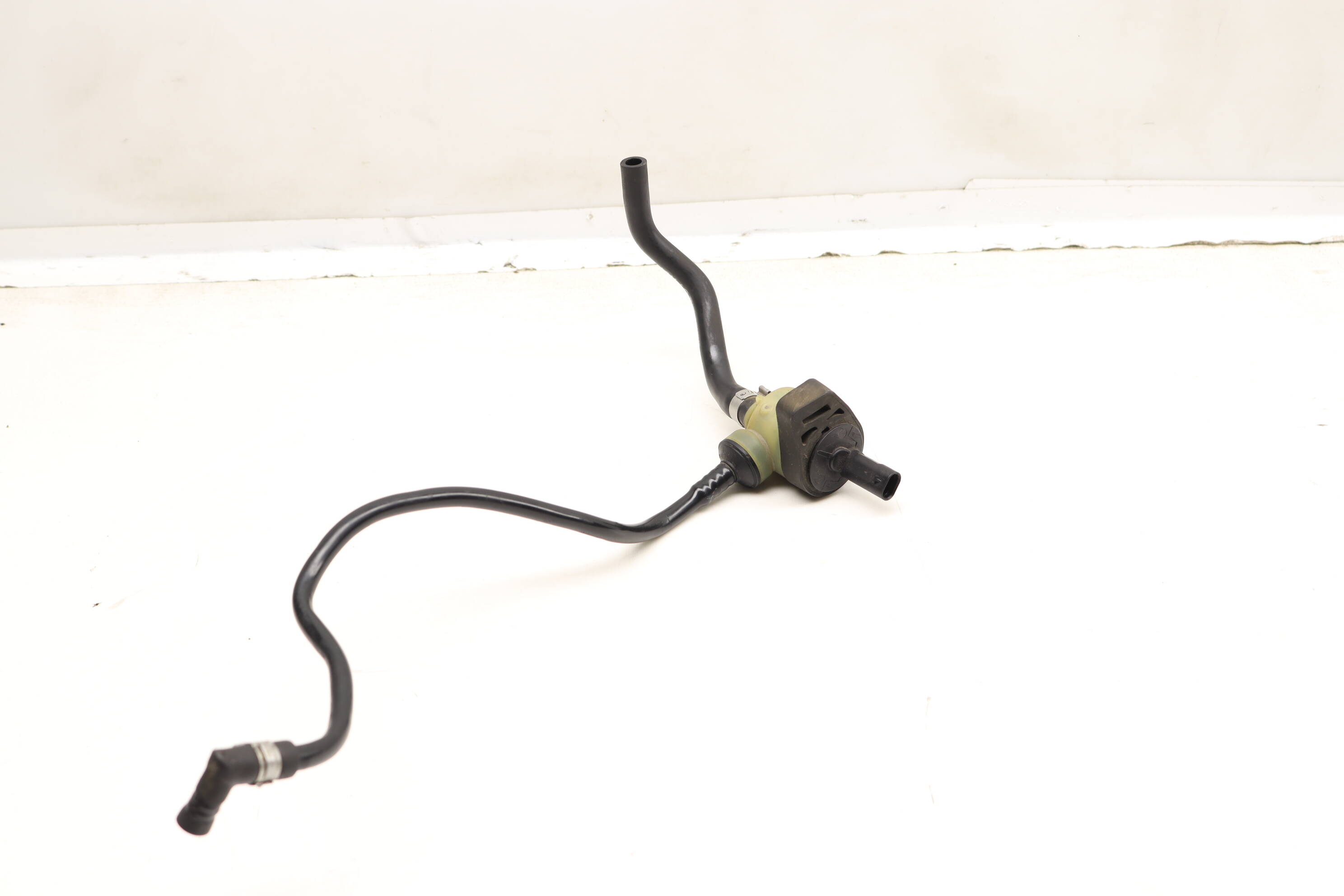 Audi Engine Breather Tube / Line 06E906506A