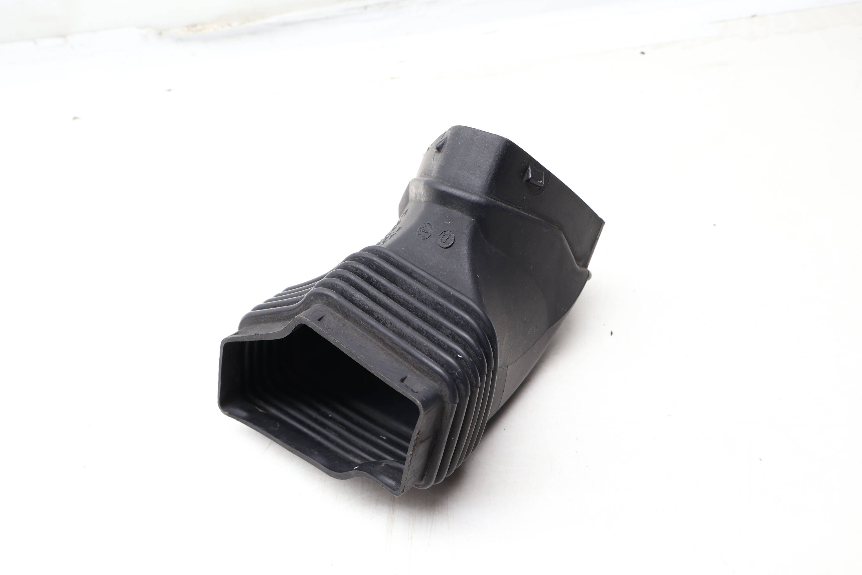 Audi Air Intake Duct (A6 Quattro, A6) 4F0129739B