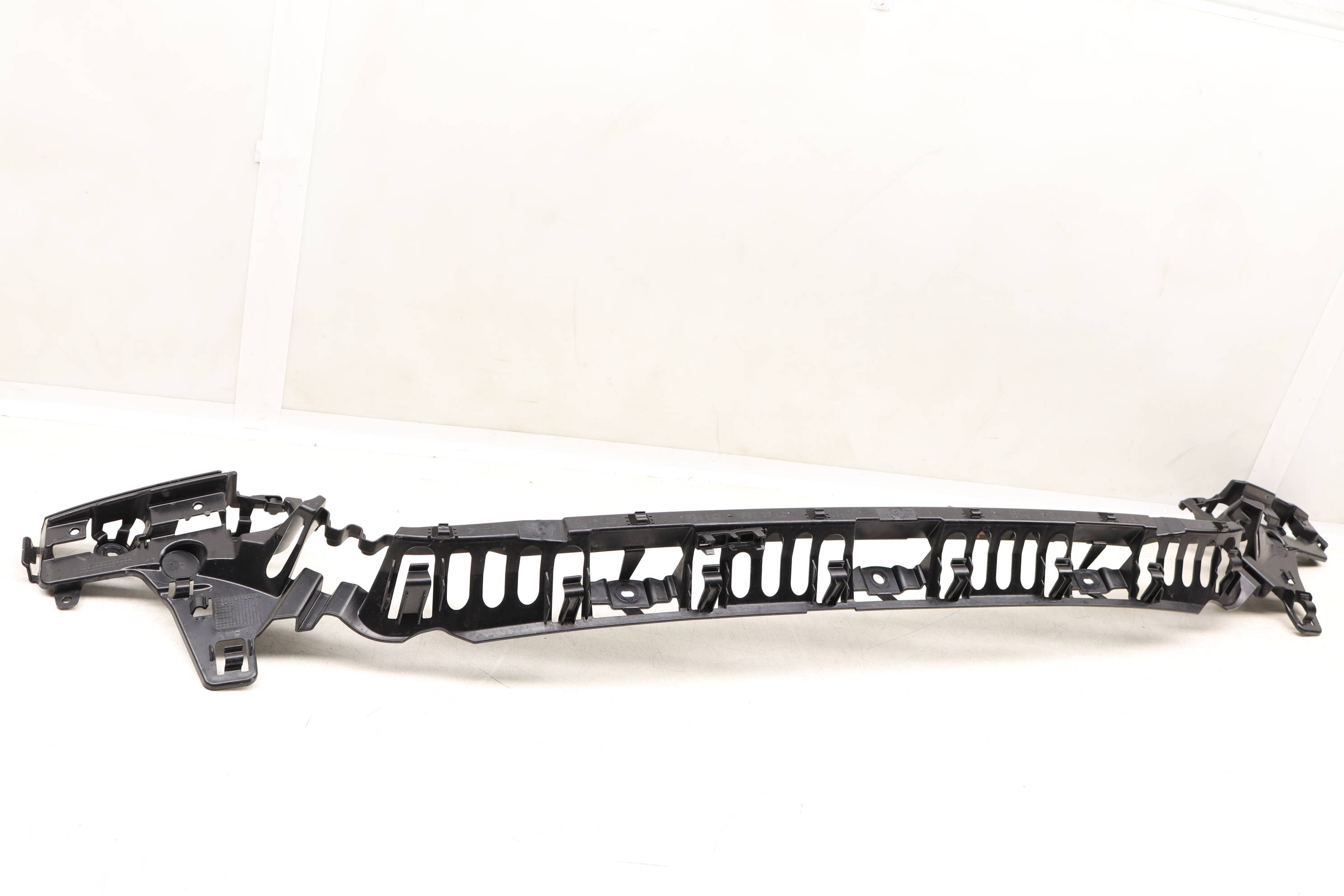 BMW Rear Center Bumper Mount Bracket / Guide 51127432637