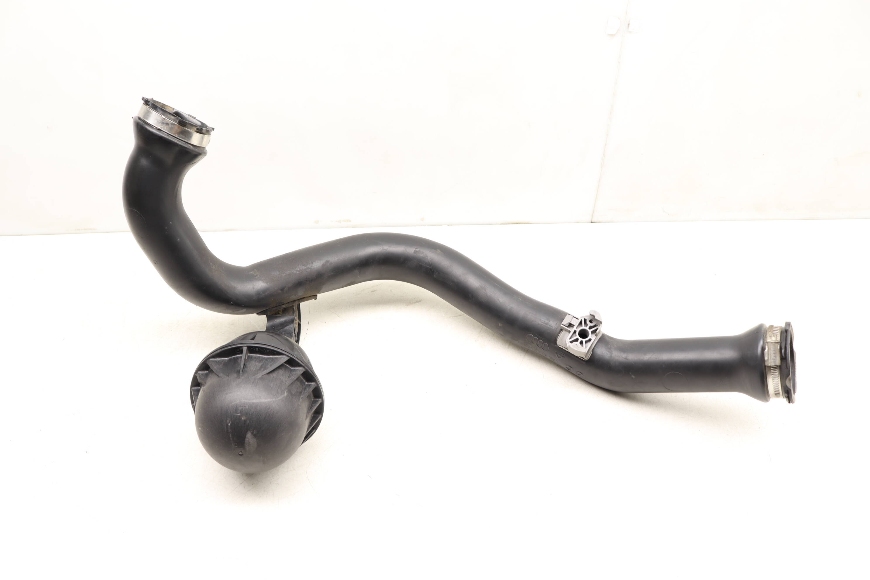 Audi Turbo Intercooler Pressure Pipe / Tube 8W0145673L