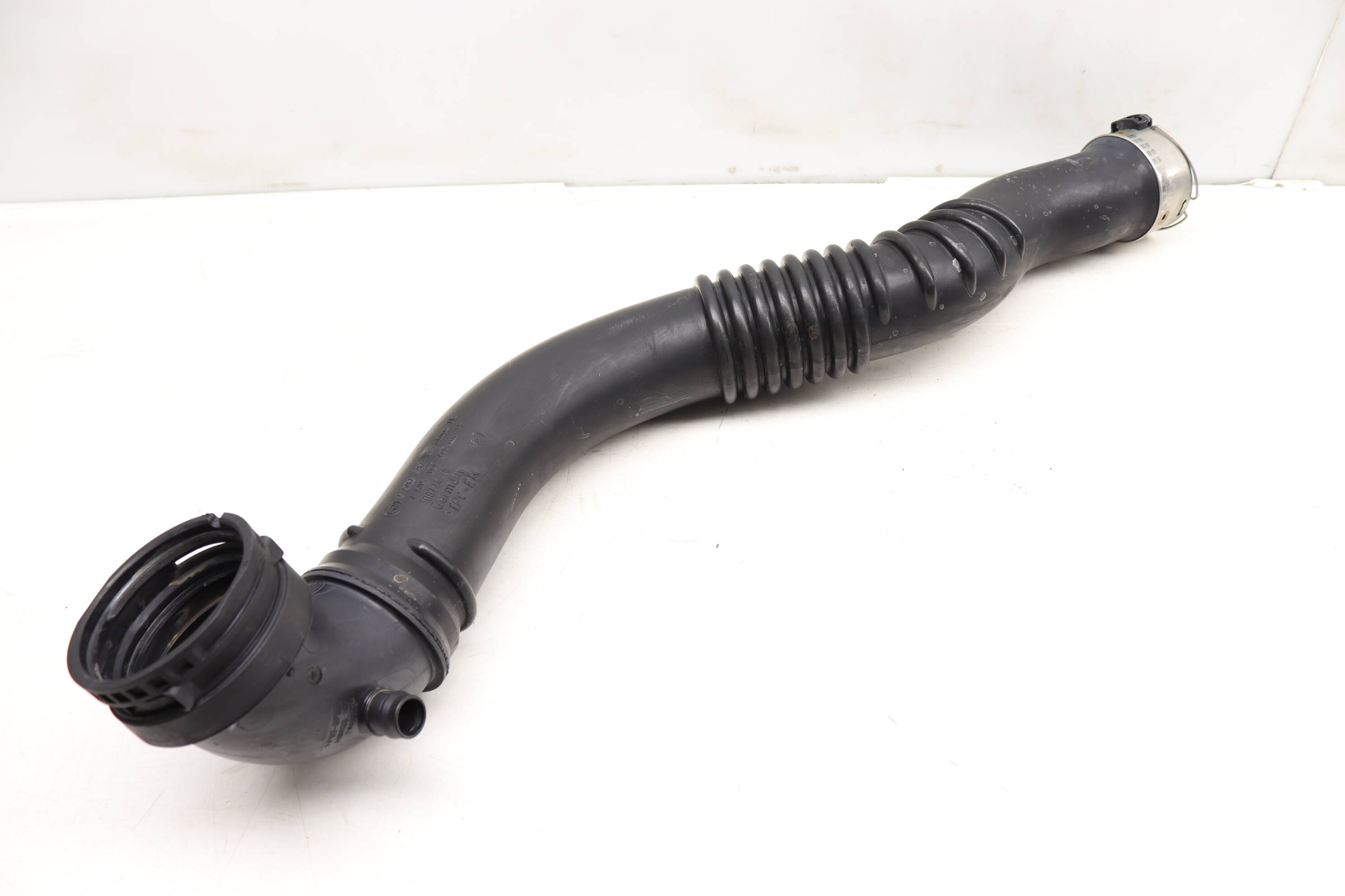 BMW Turbo Intercooler Hose / Line 13717605044