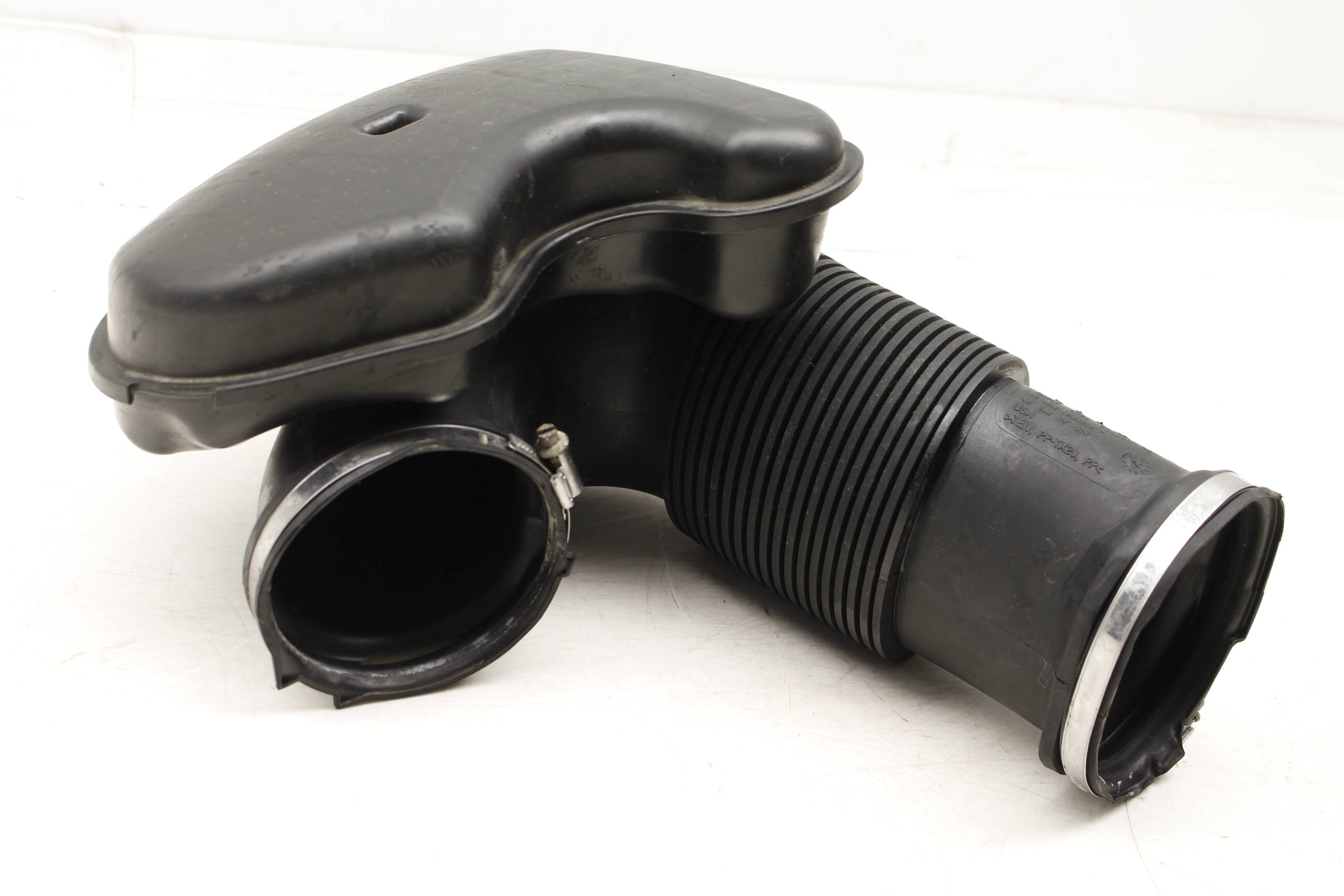 AIR INTAKE DUCT W/ RESONATOR - BMW X5 - 13717548899