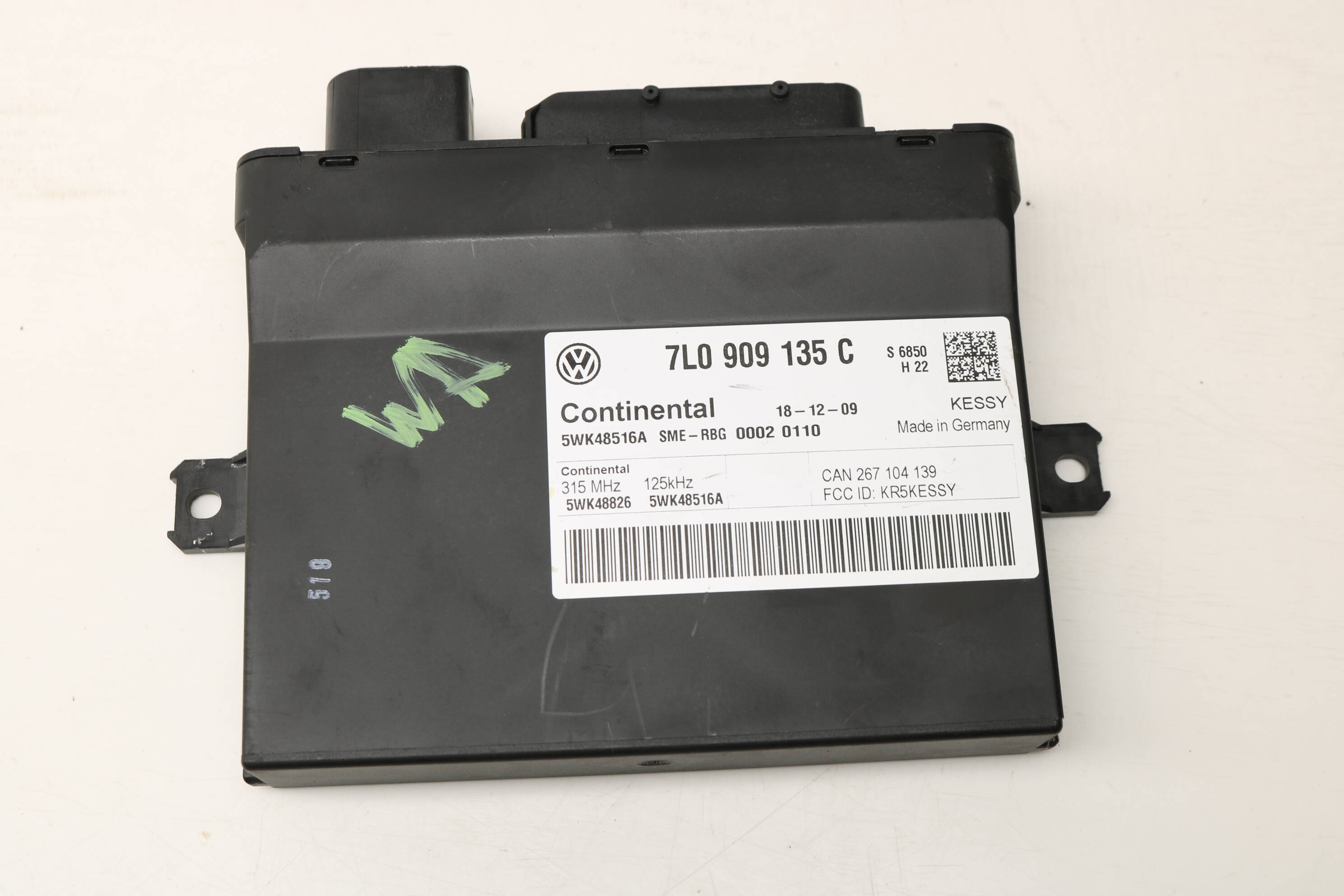 VW Keyless Entry / Kessy Control Module (Touareg) 7L0909135C