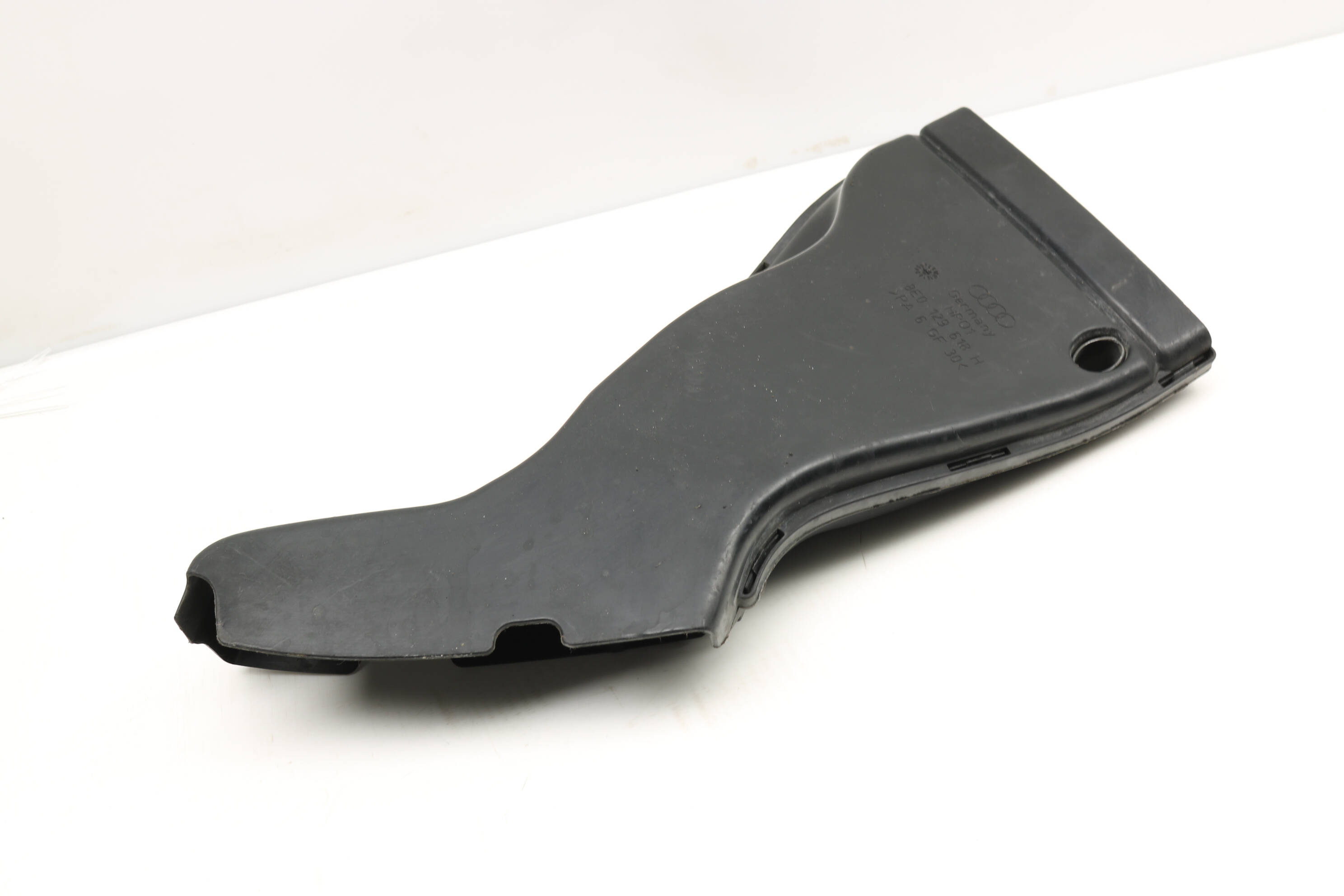 AIR INTAKE DUCT - AUDI A4 - 8E0129618H
