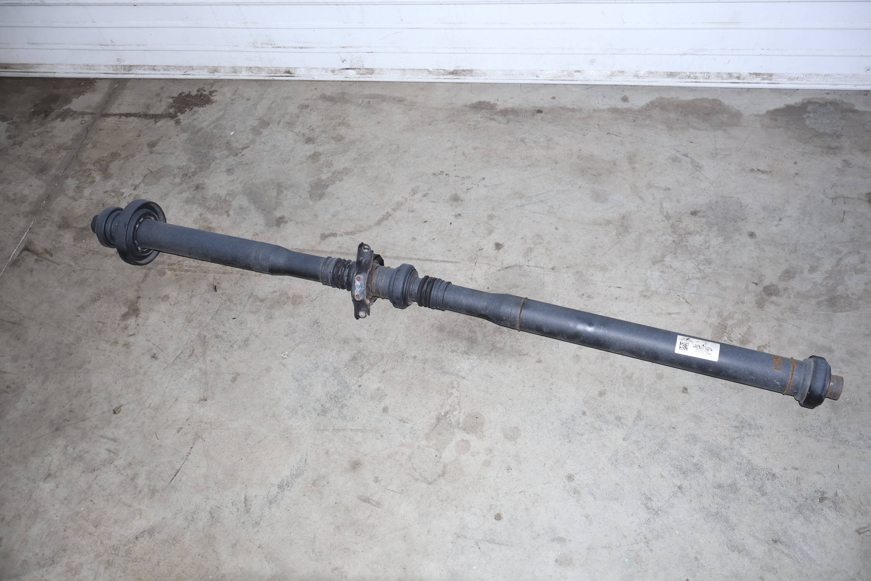 VW Rear Driveshaft / Propeller Shaft (Touareg) 7P0521102R