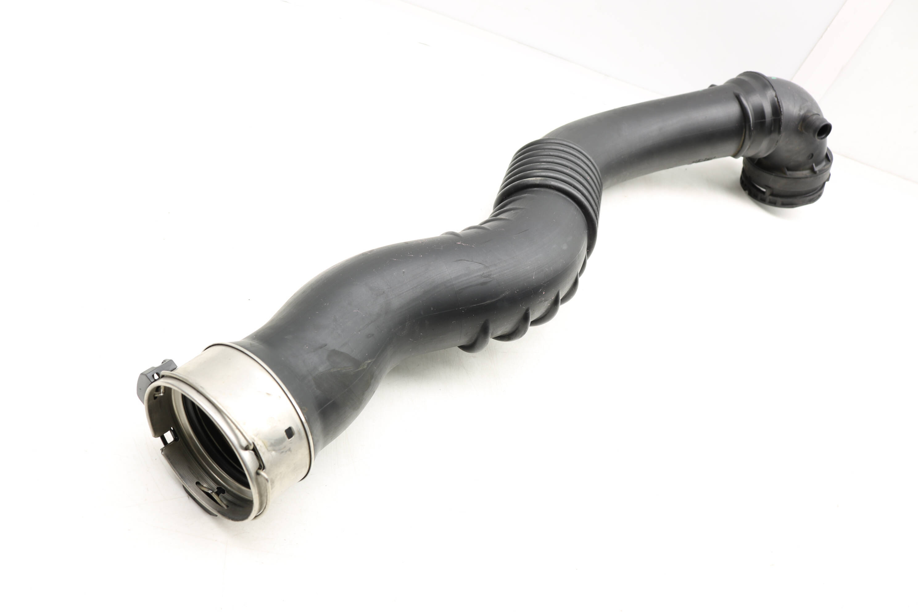 BMW Turbo Intercooler Hose / Line 13717605044