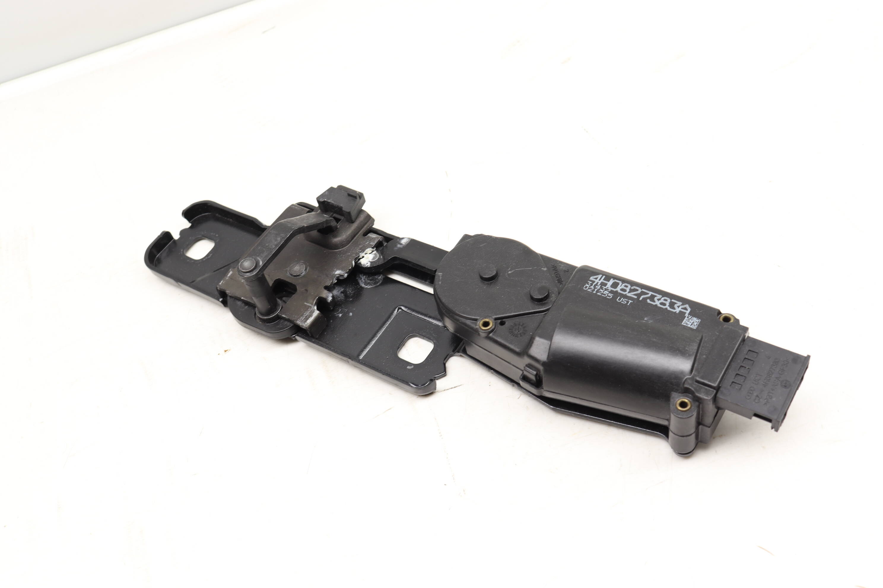 Audi Trunk Latch Striker Plate / Motor 4H0827383A