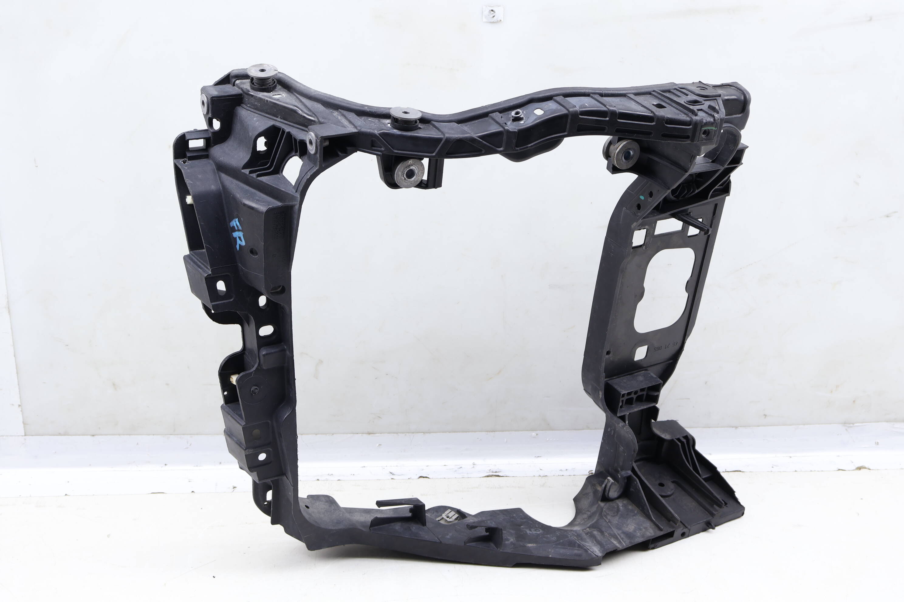 Porsche Right Turbo Intercooler Mount Bracket (Macan) 95B805594