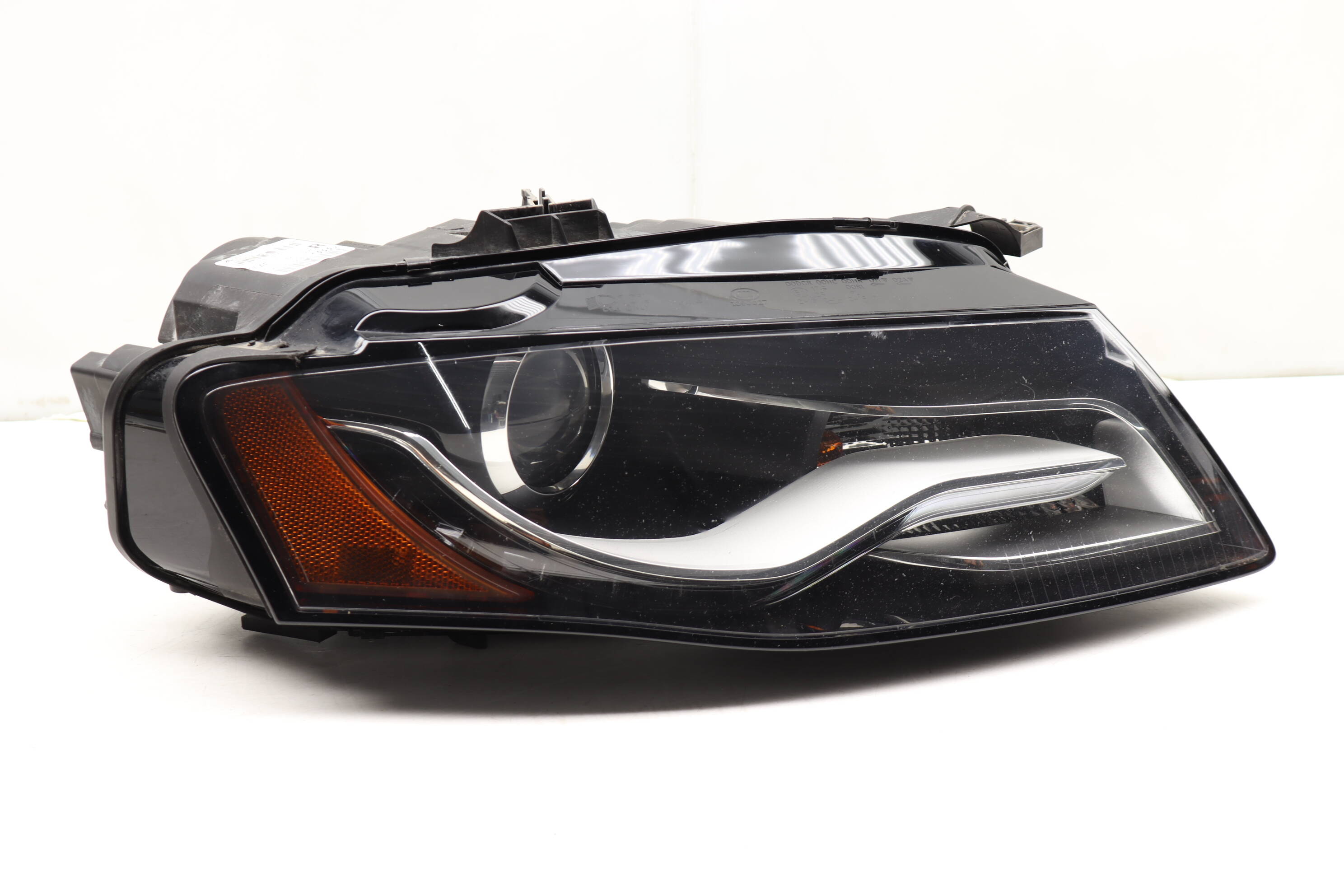 RIGHT - HID XENON HEADLIGHT / HEADLAMP - AUDI A4 S4 - 8K0941004R