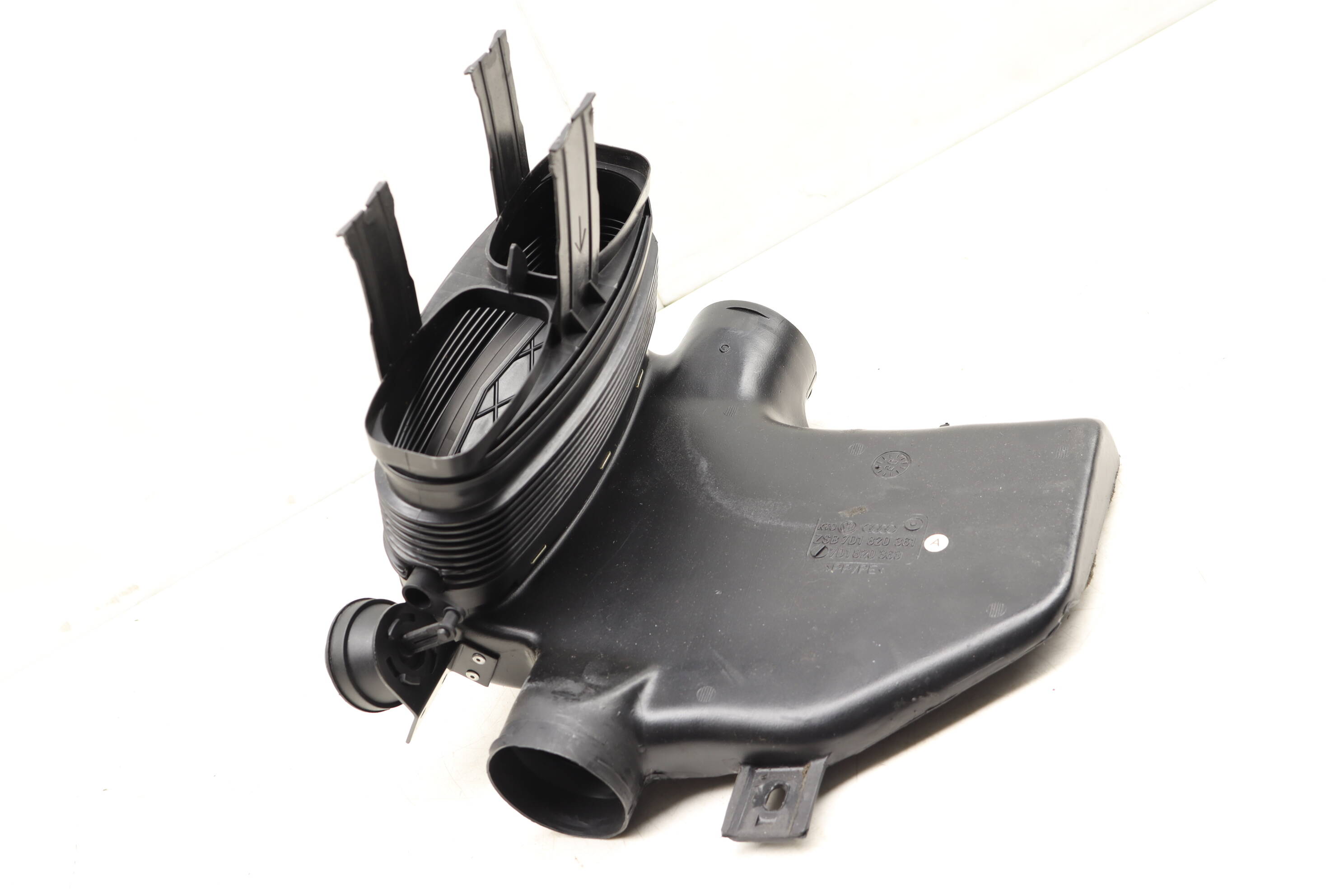 VW Air Intake Duct / Tube (EuroVan) 7D1820363