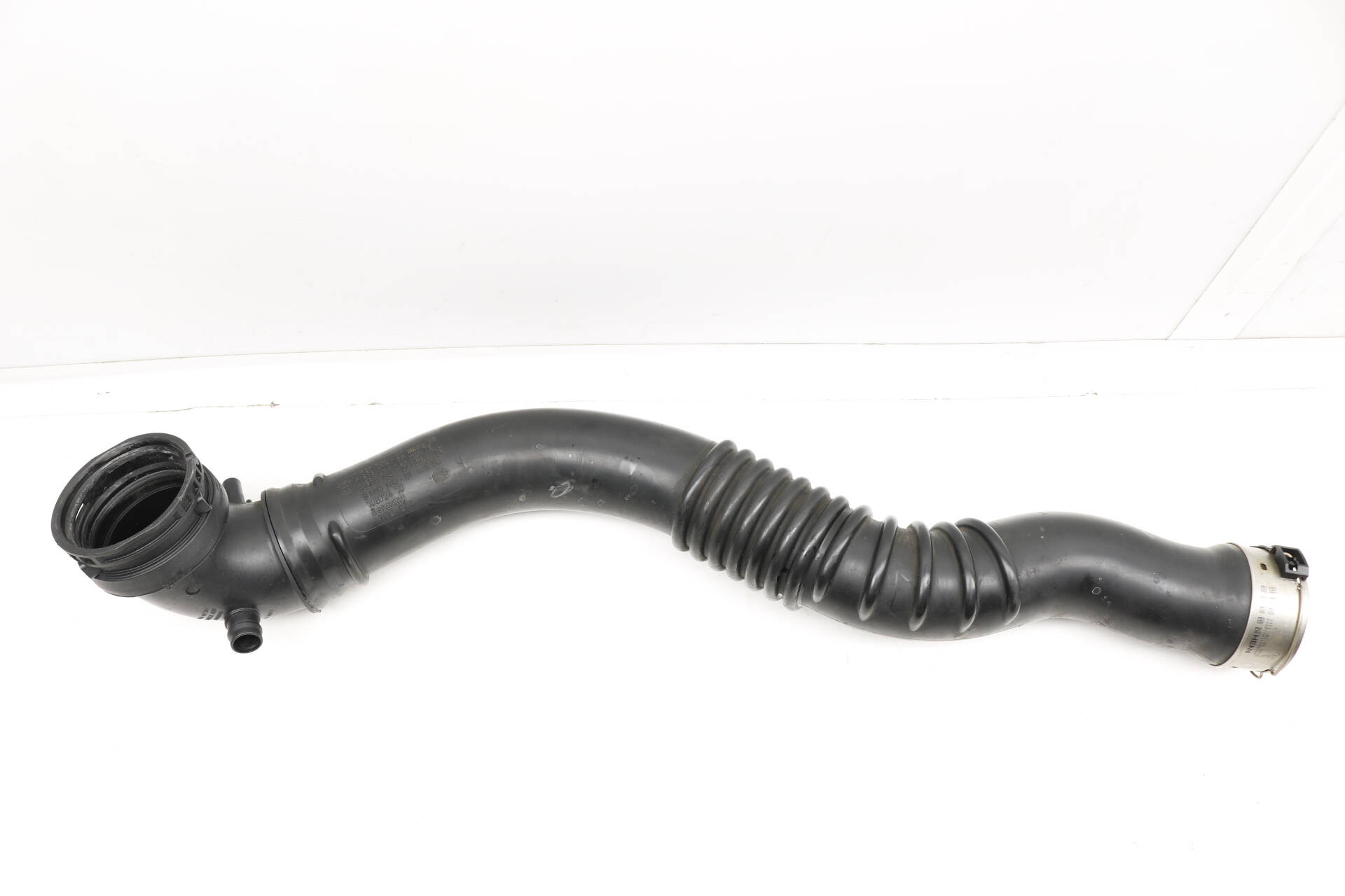 BMW Turbo Intercooler Hose / Line 13717605044