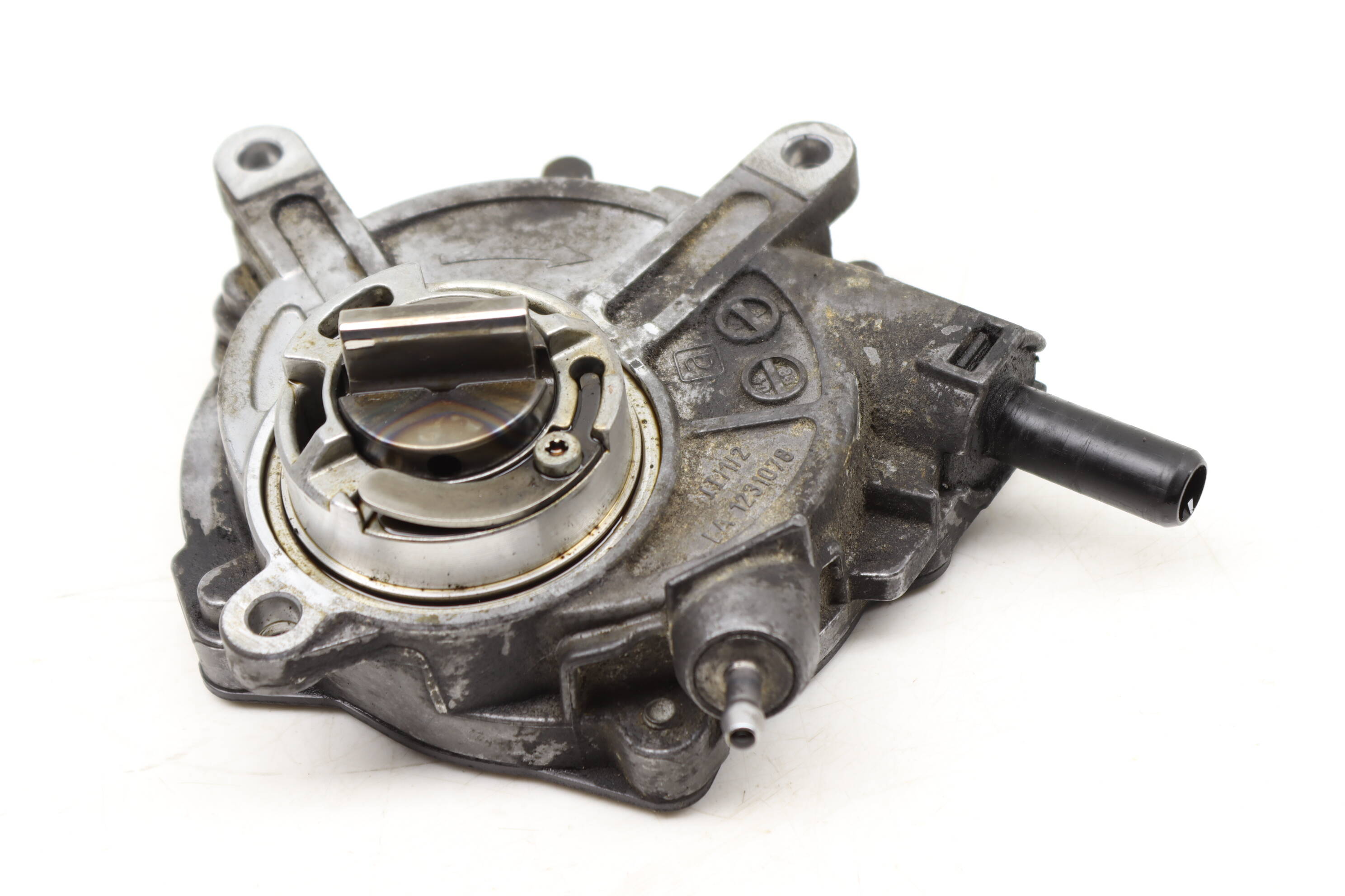 Mercedes-Benz Engine Vacuum Pump 2722300465