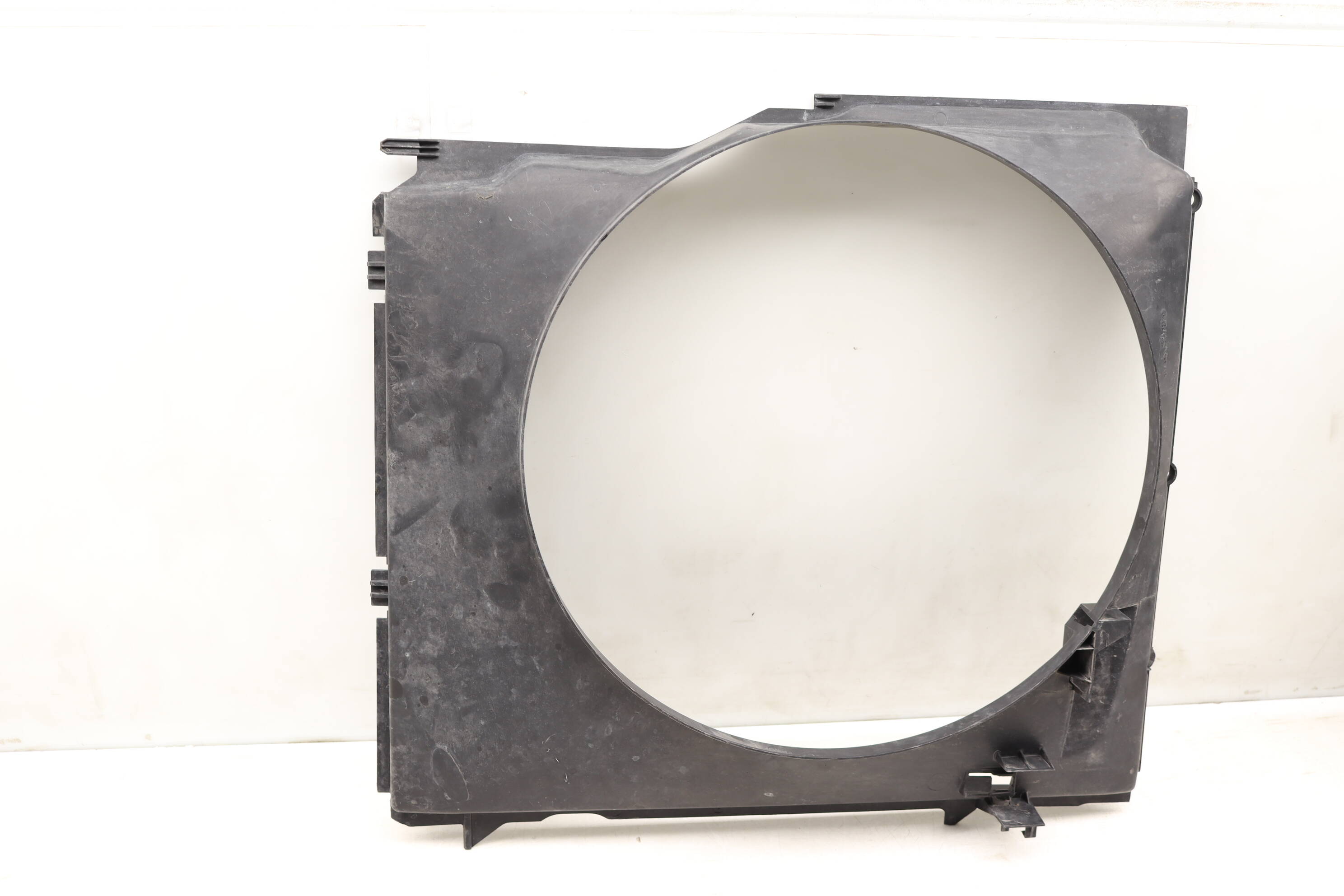 BMW Radiator Fan Shroud (X5) 17111439108