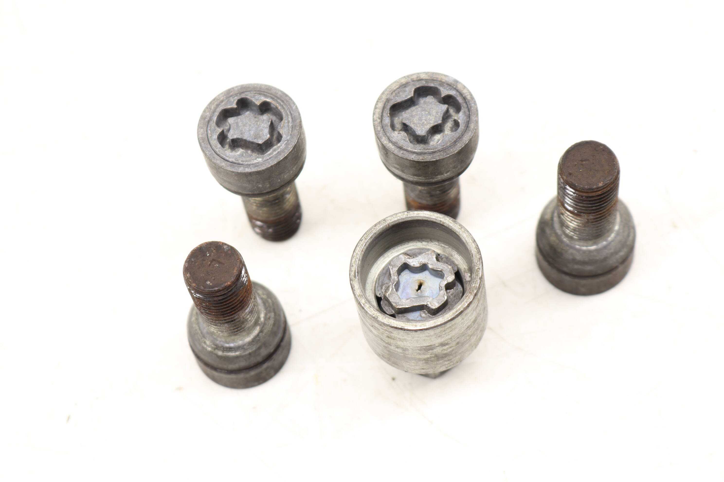 VW Lockable / Locking Wheel Lug Nut / Bolt Set W/ Key WHT001814B