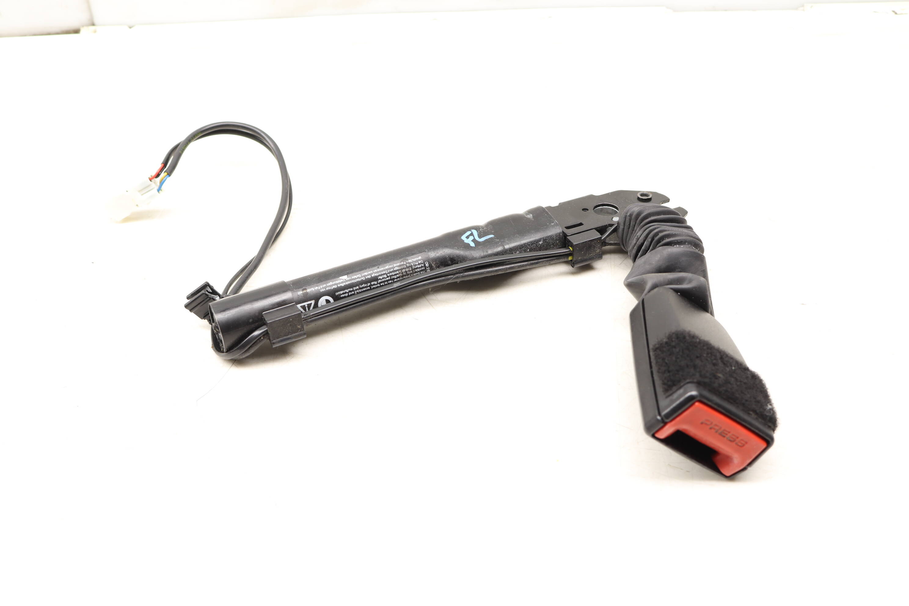 BMW Front Left Seat Belt Buckle / Receiver 72117259387