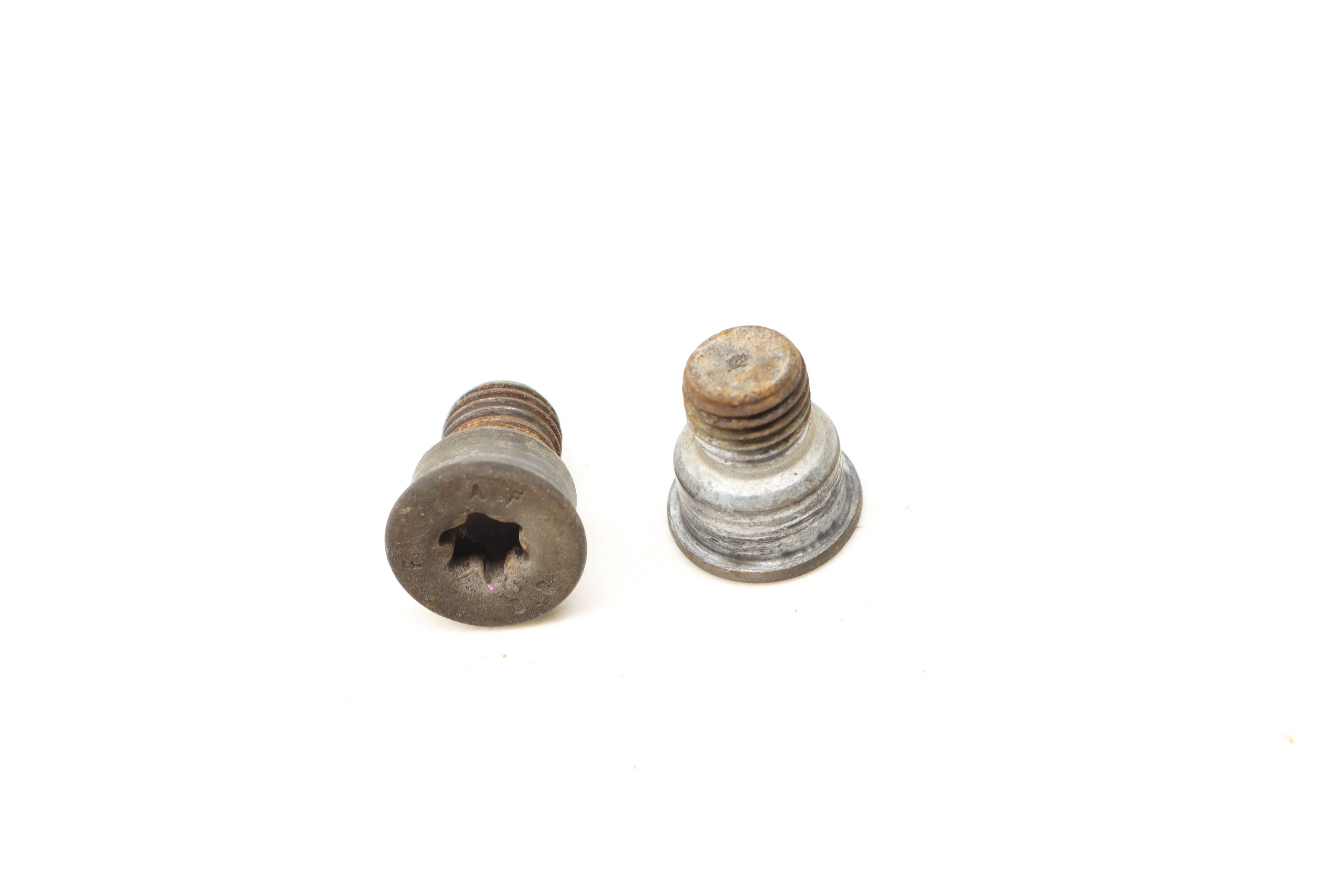 BRAKE CALIPER PIN SET (2) W/ BRACKET - VW TOUAREG - 7L6698269B