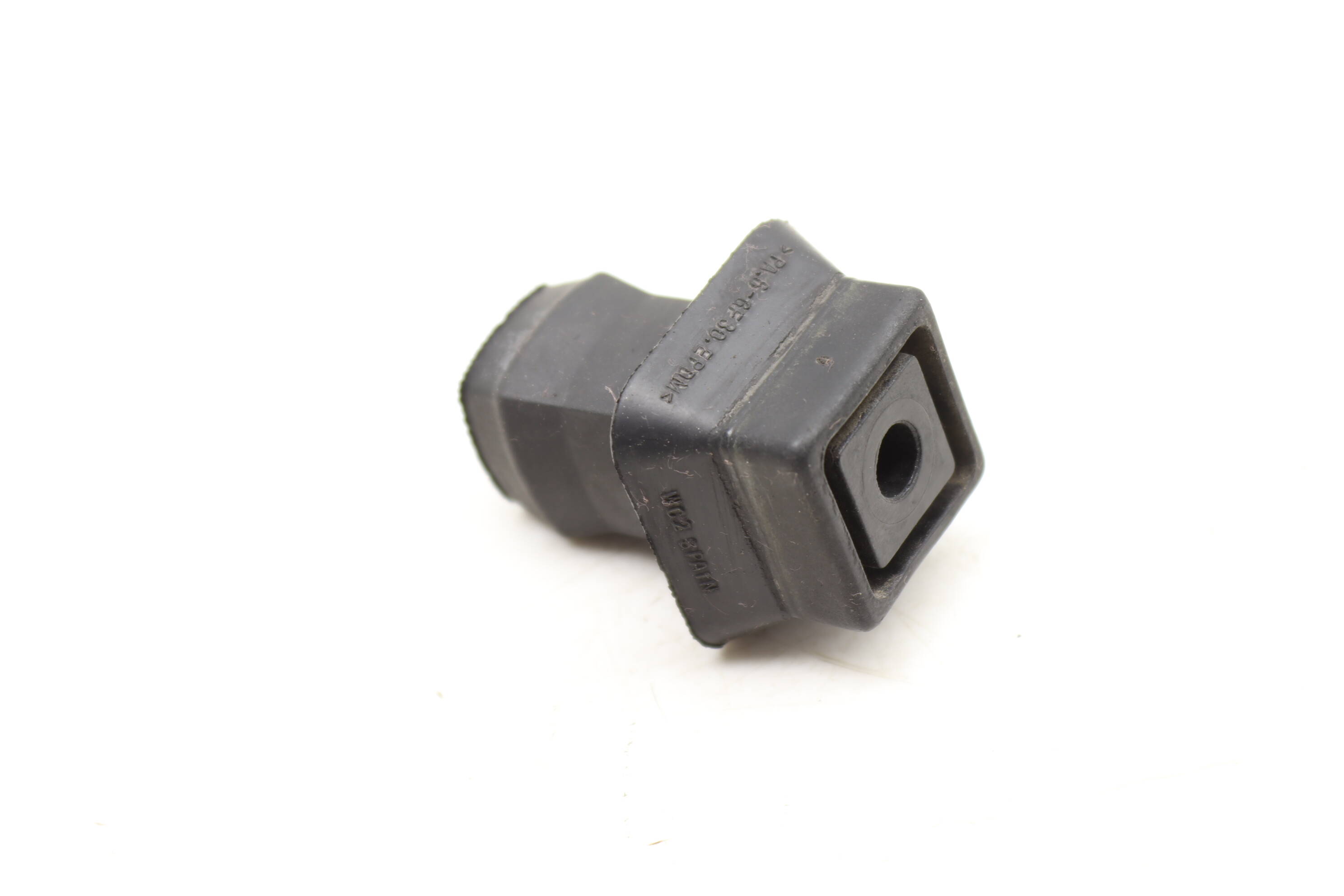 Audi Radiator Mount / Bracket (Q7) 7L0805517