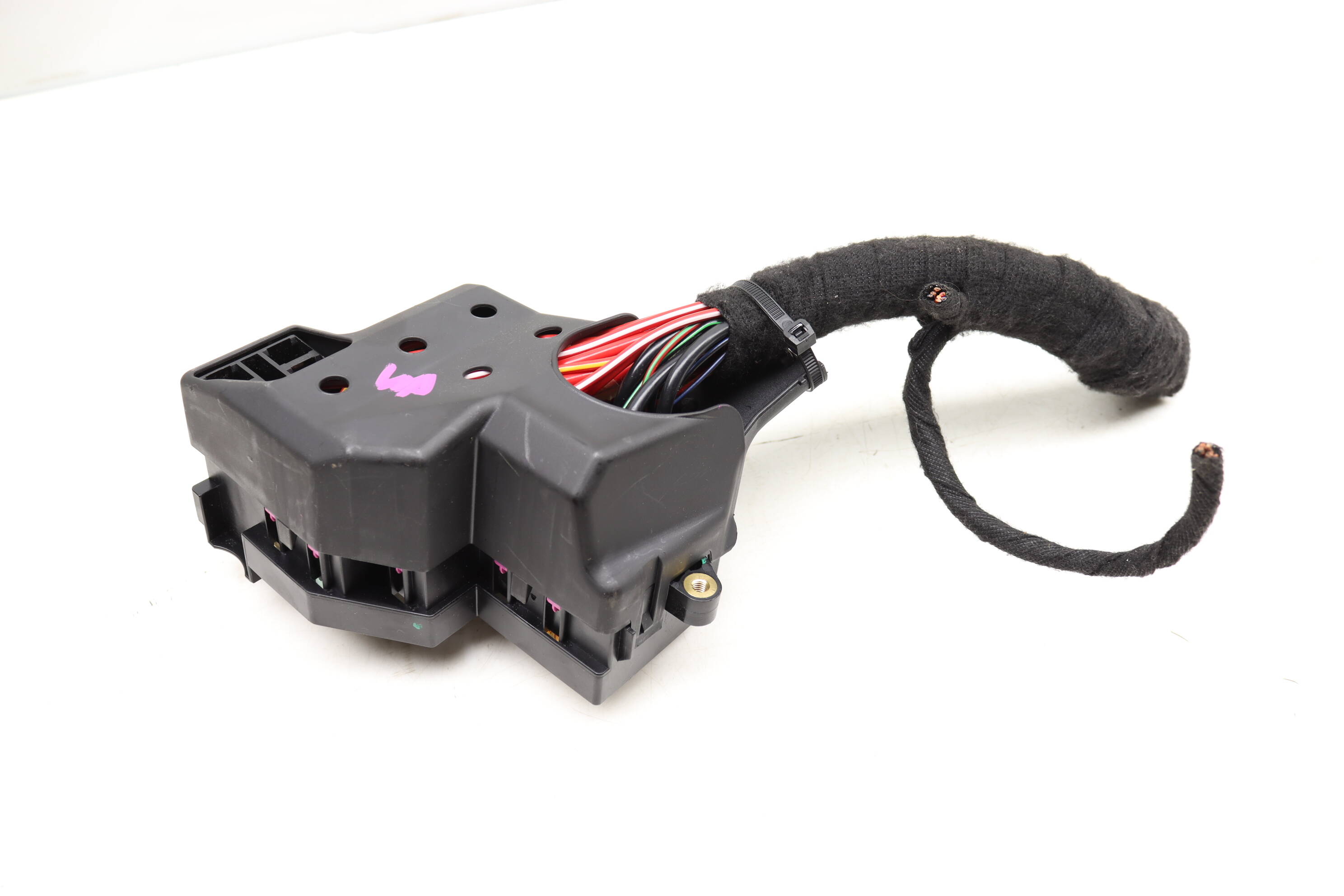 VW Positive Battery Jumper Point Cap (Touareg) 7P0937401