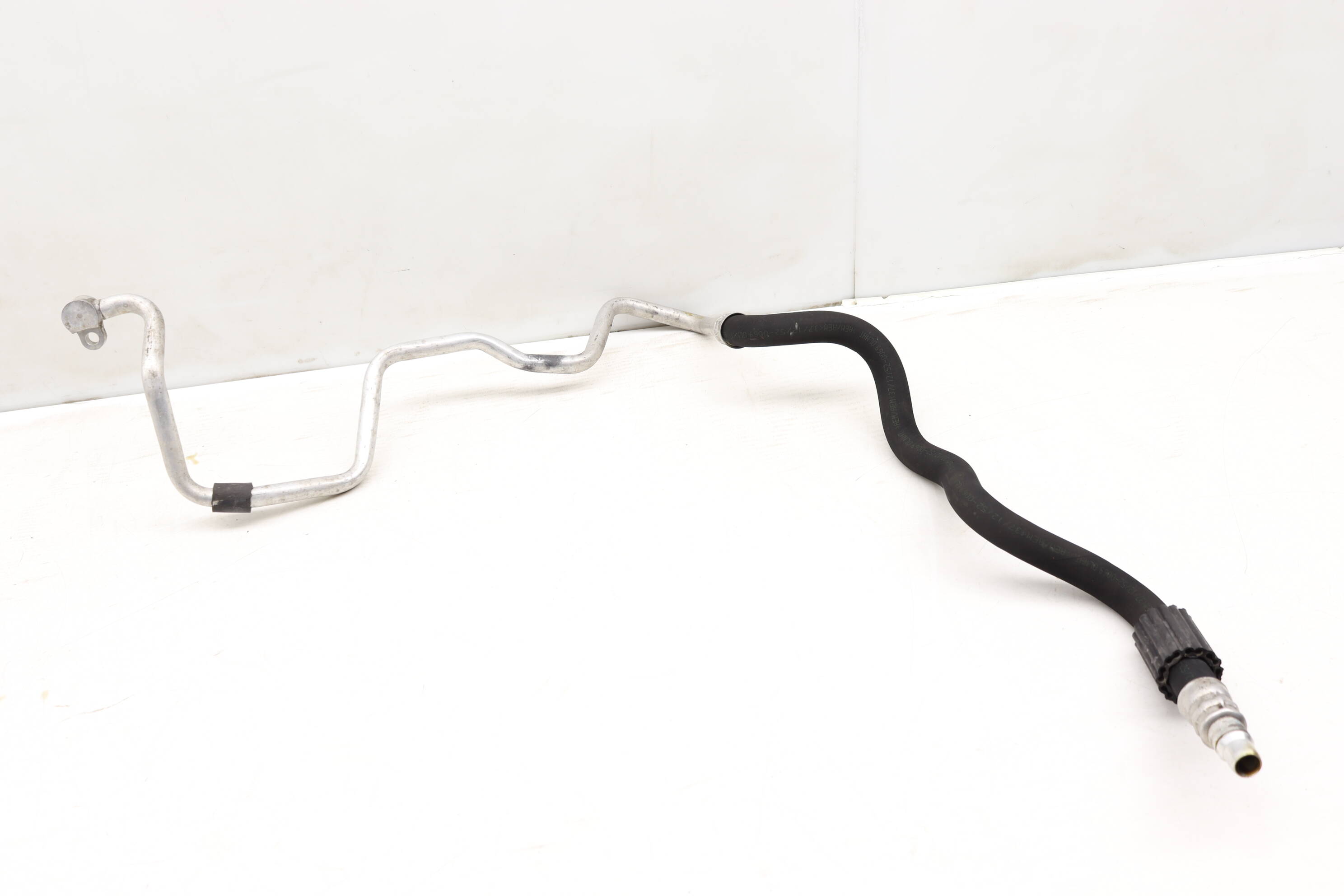 BMW Engine Oil Cooler Line / Pipe (Inlet) (X5, X6) 17227576393