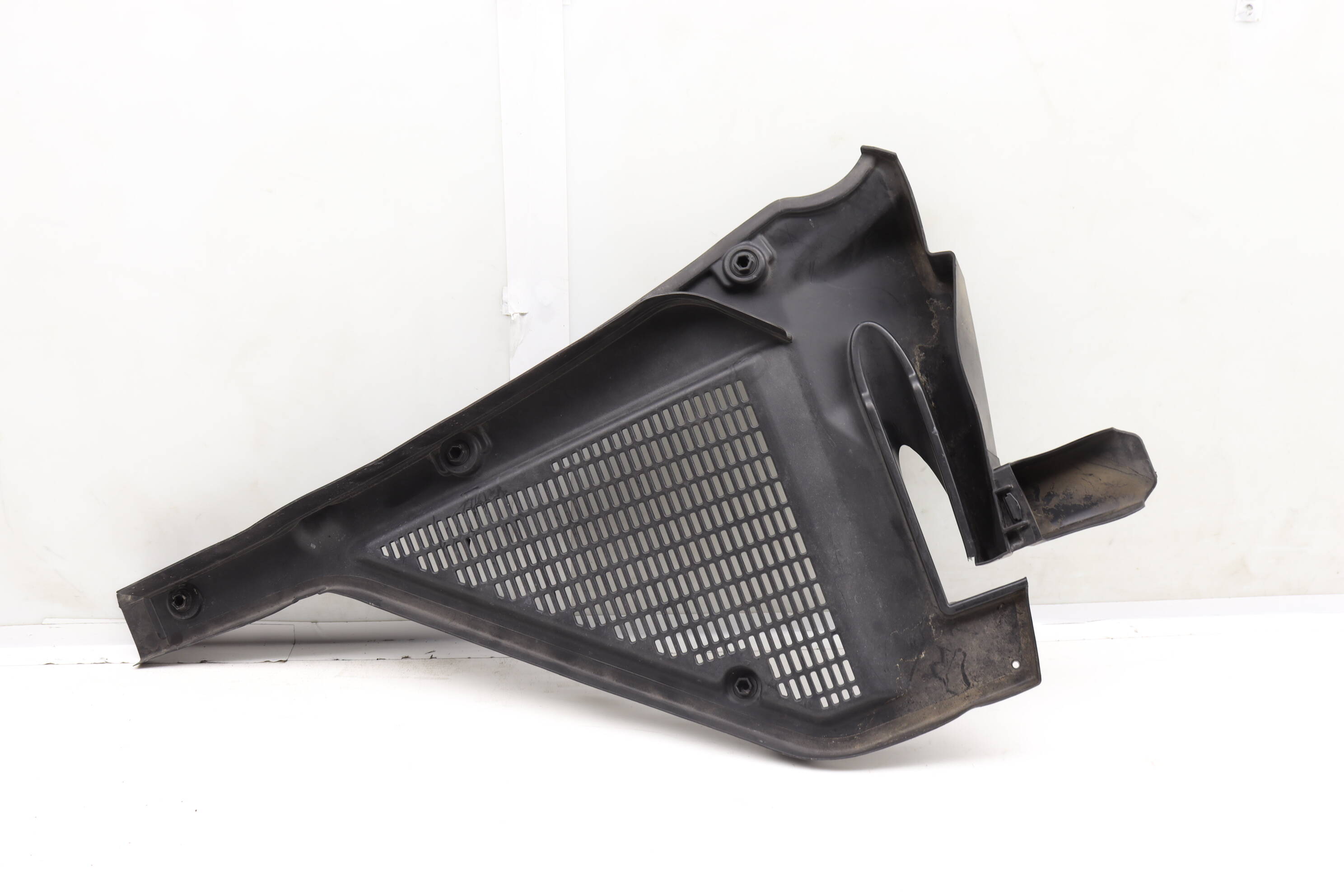 BMW Left Cabin Filter Cover (X5, X6) 64316945583