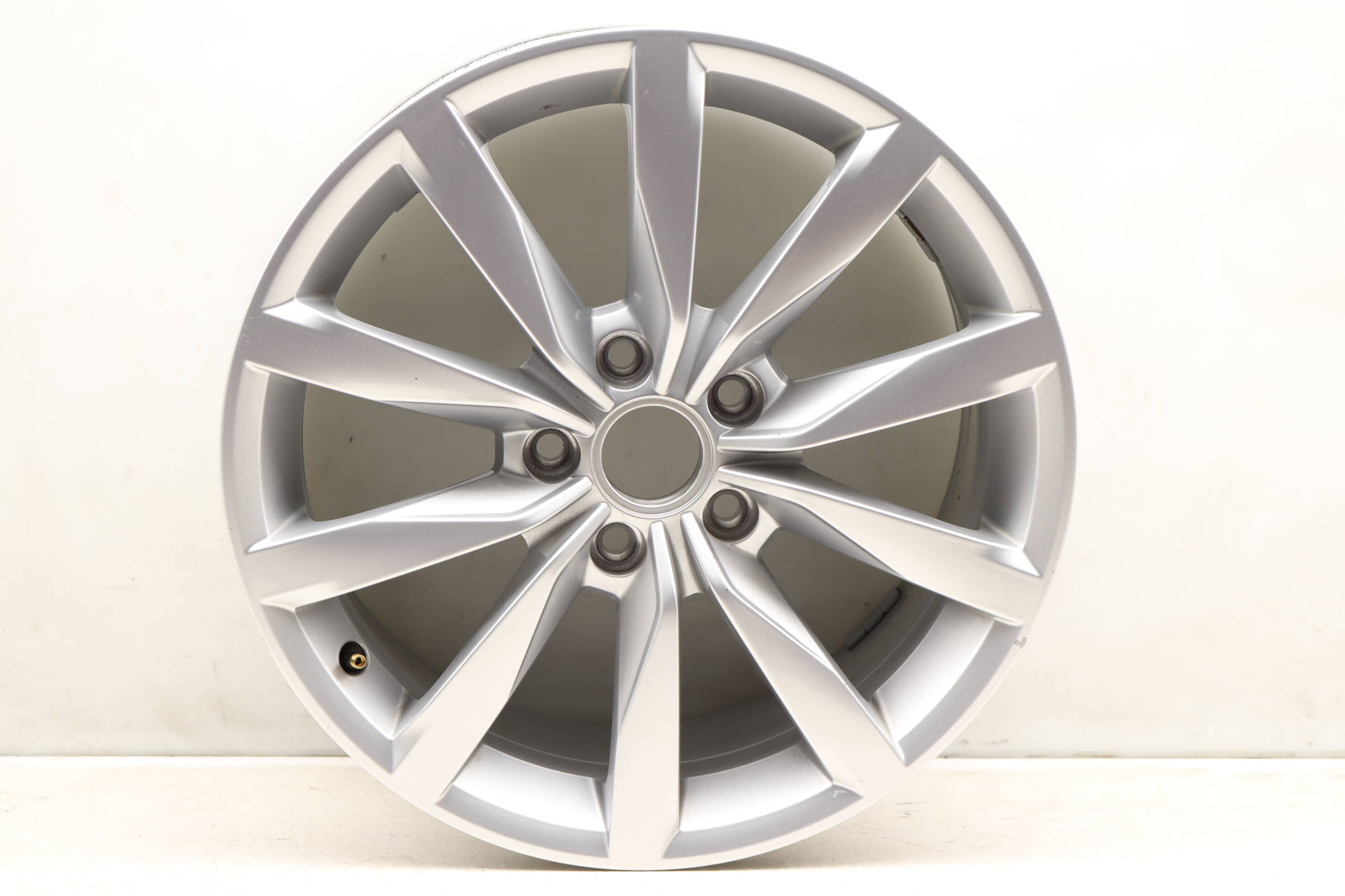 VW 17" Inch Alloy Rim / Wheel 5G0601025CH