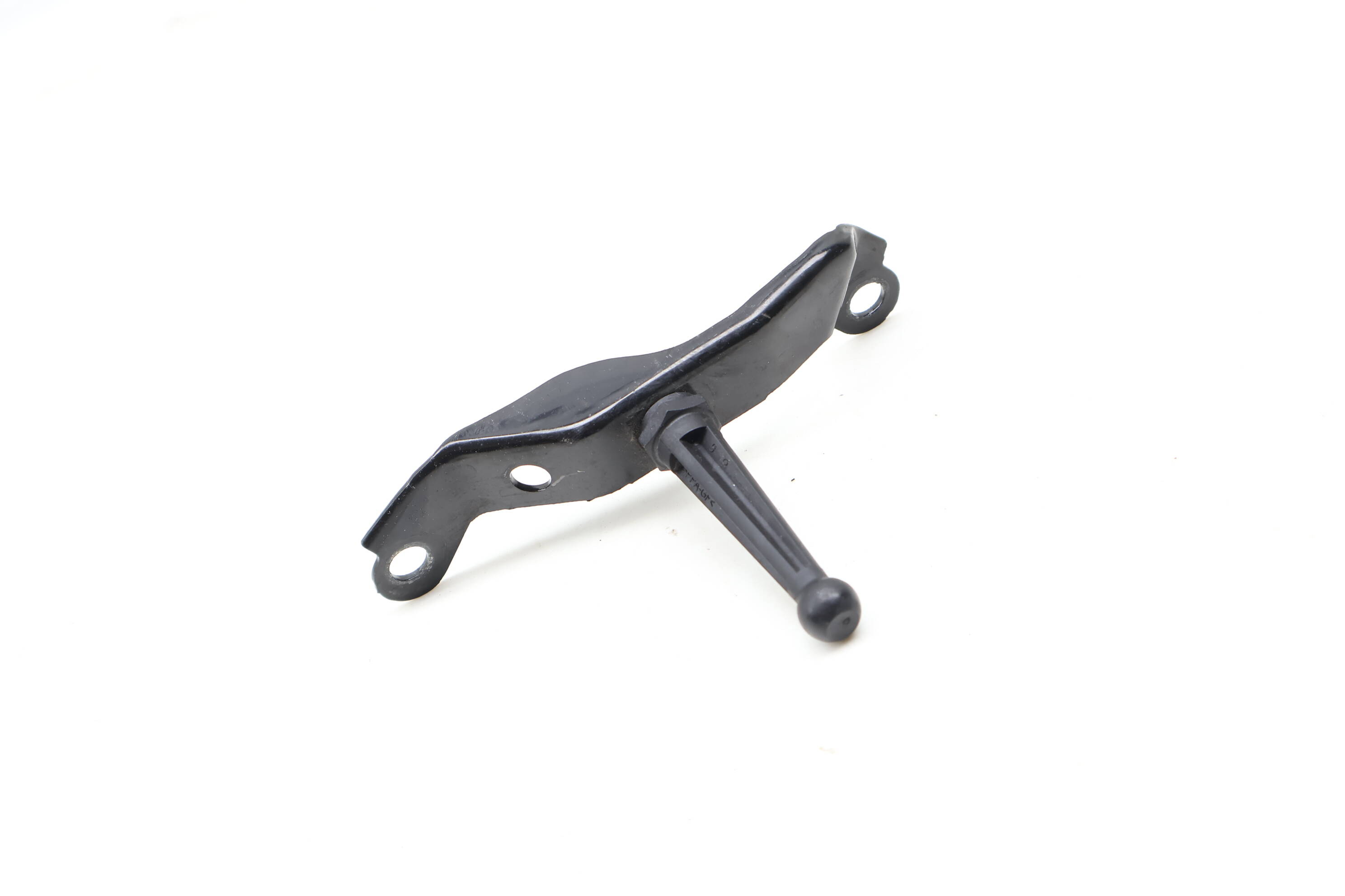 Land Rover Engine Cover Bracket LR010504