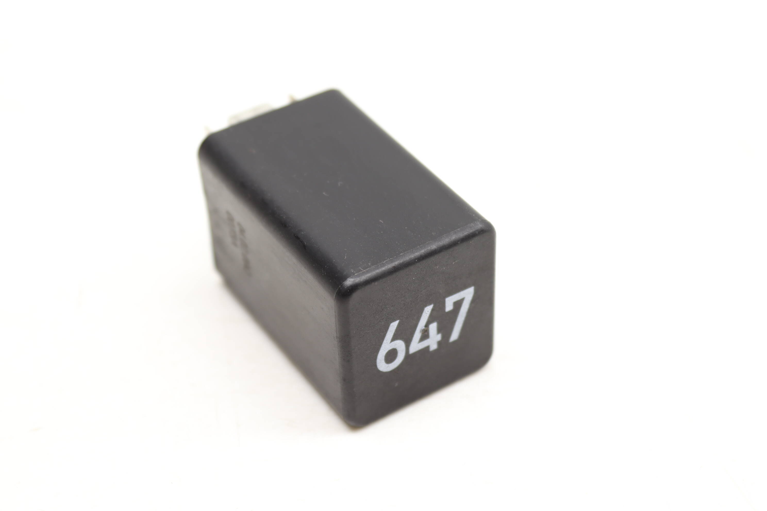 GLOW PLUG RELAY # 647 - AUDI Q7 VW TOUAREG - 4L0907282